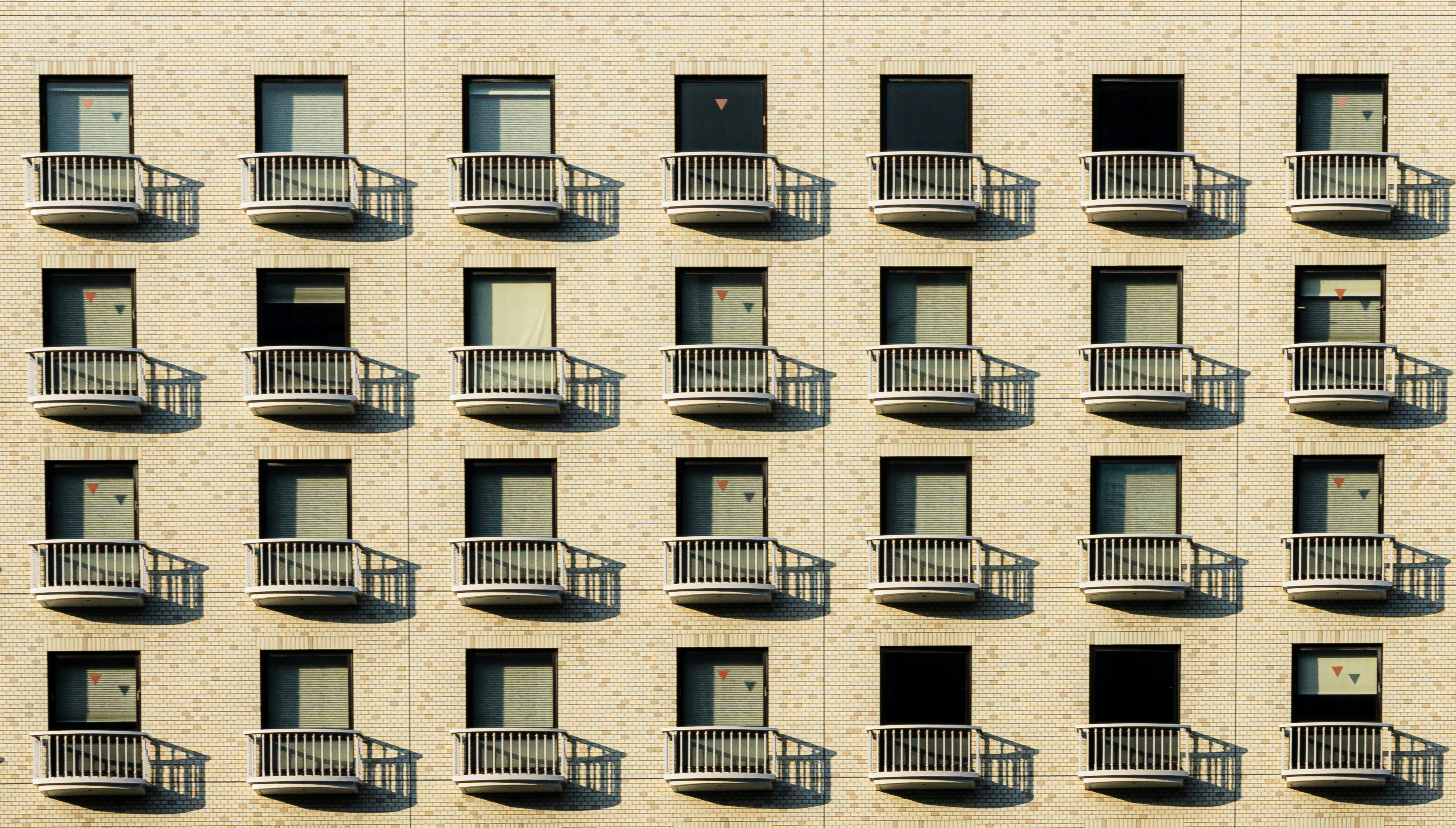 Beige building windows photo – Free Kyoto Image on Unsplash