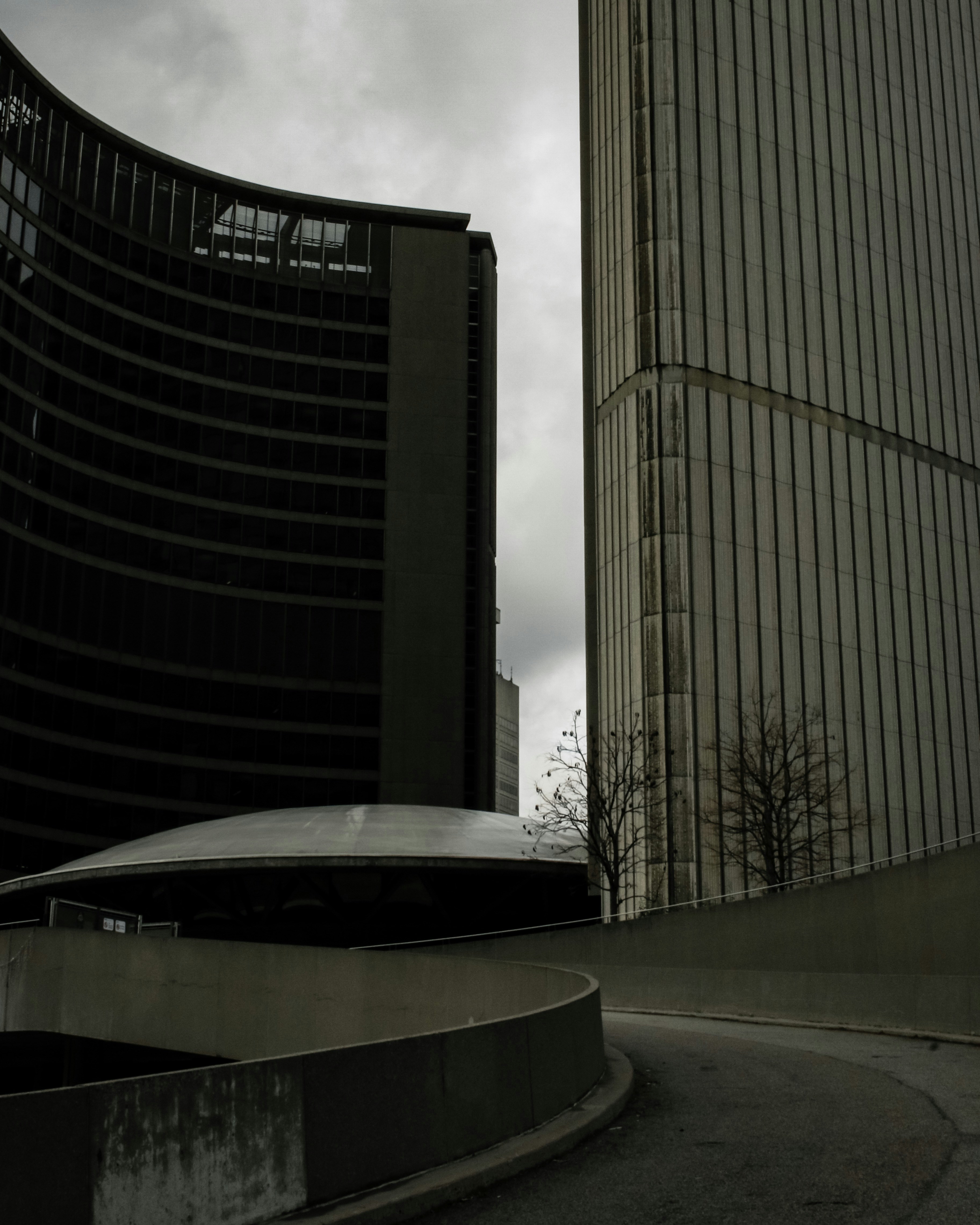 Gray Convergence: A Curved Ramp Between Looming Towers