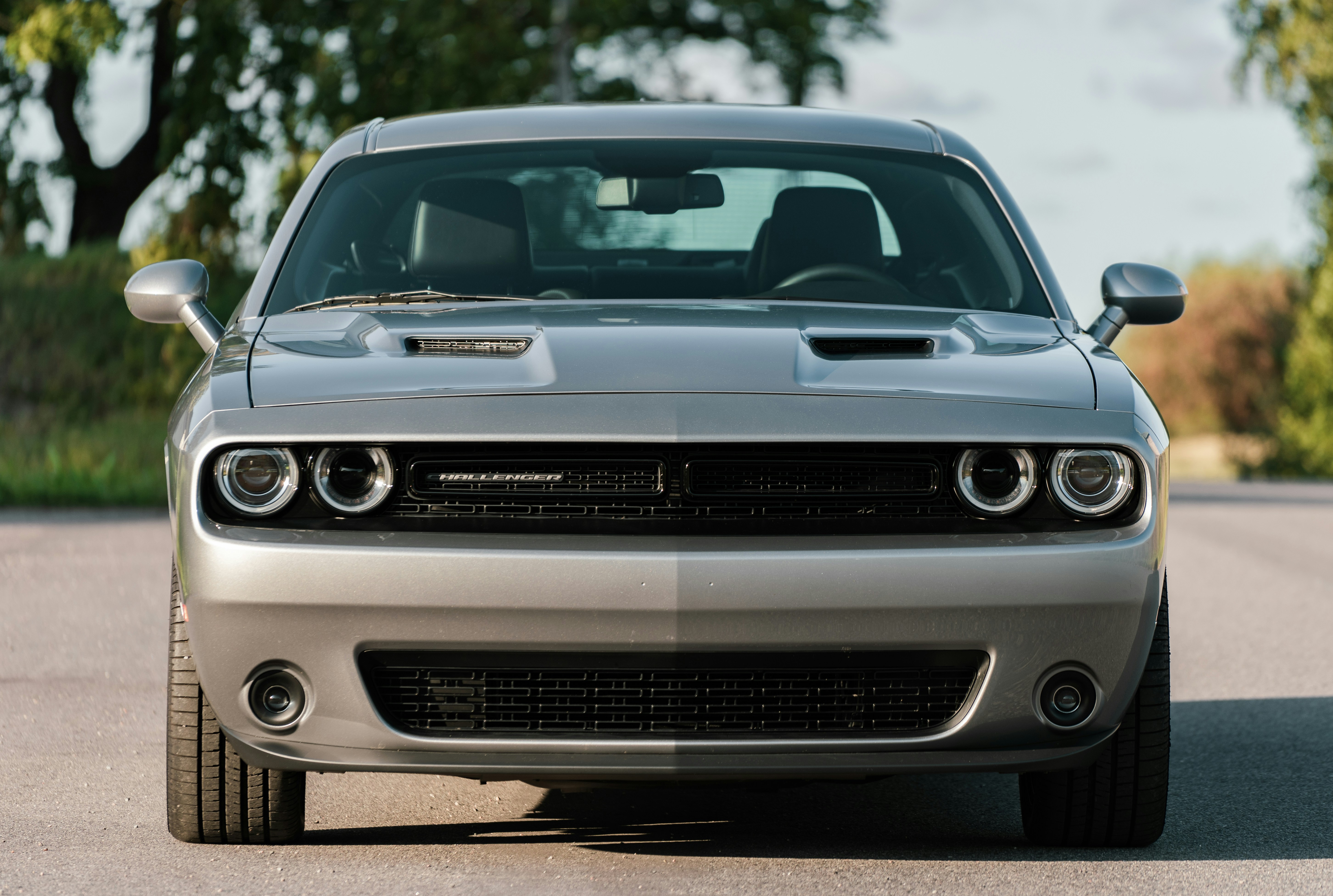 Foto Gris 2019 Dodge Challenger – Imagen Gris gratis en Unsplash