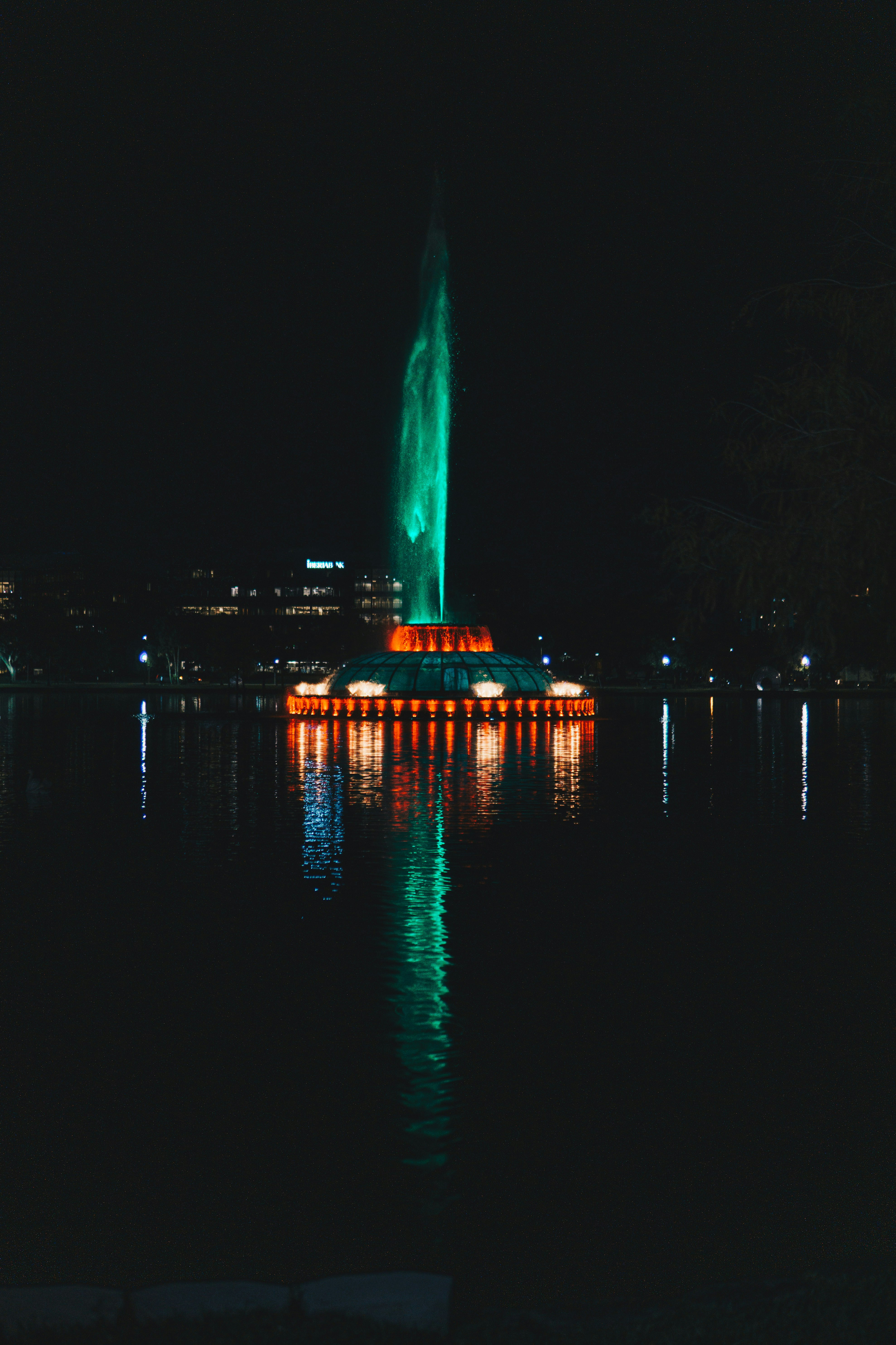 lighted fountain during nighttime