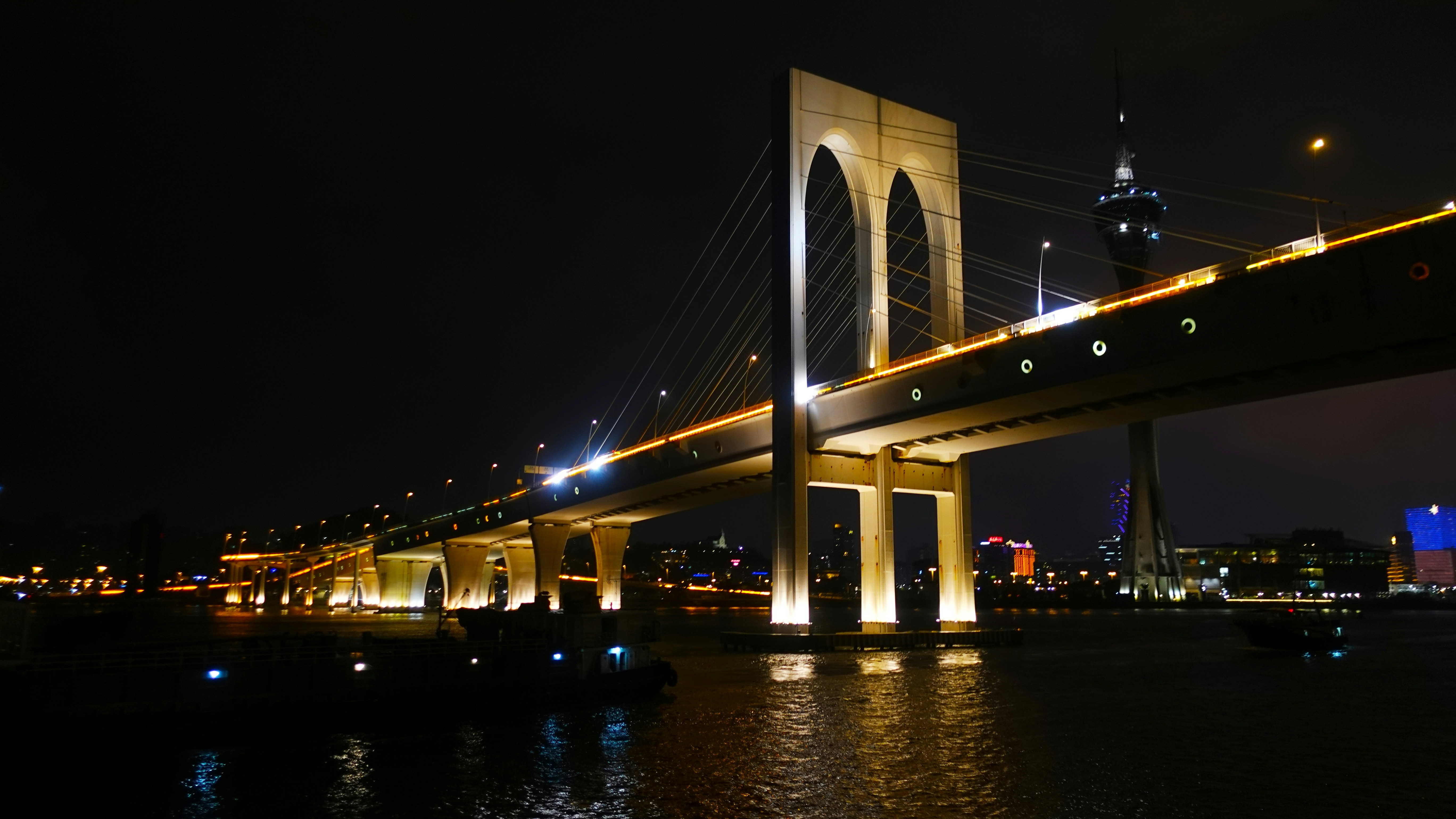 Brown bridge during nighttime photo – Free 澳门西湾大桥 Image on Unsplash