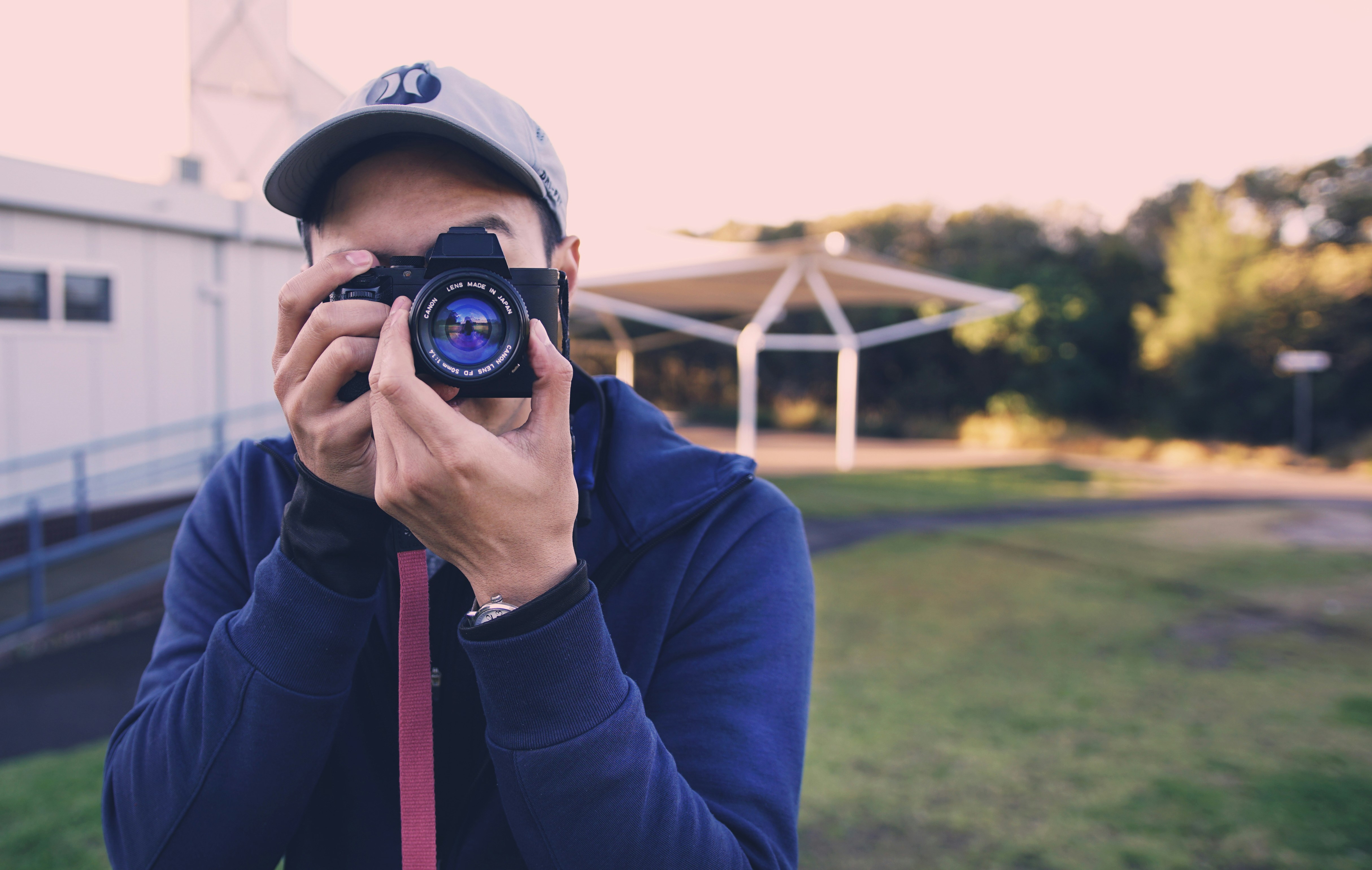 Man using camera photo – Free Photo Image on Unsplash