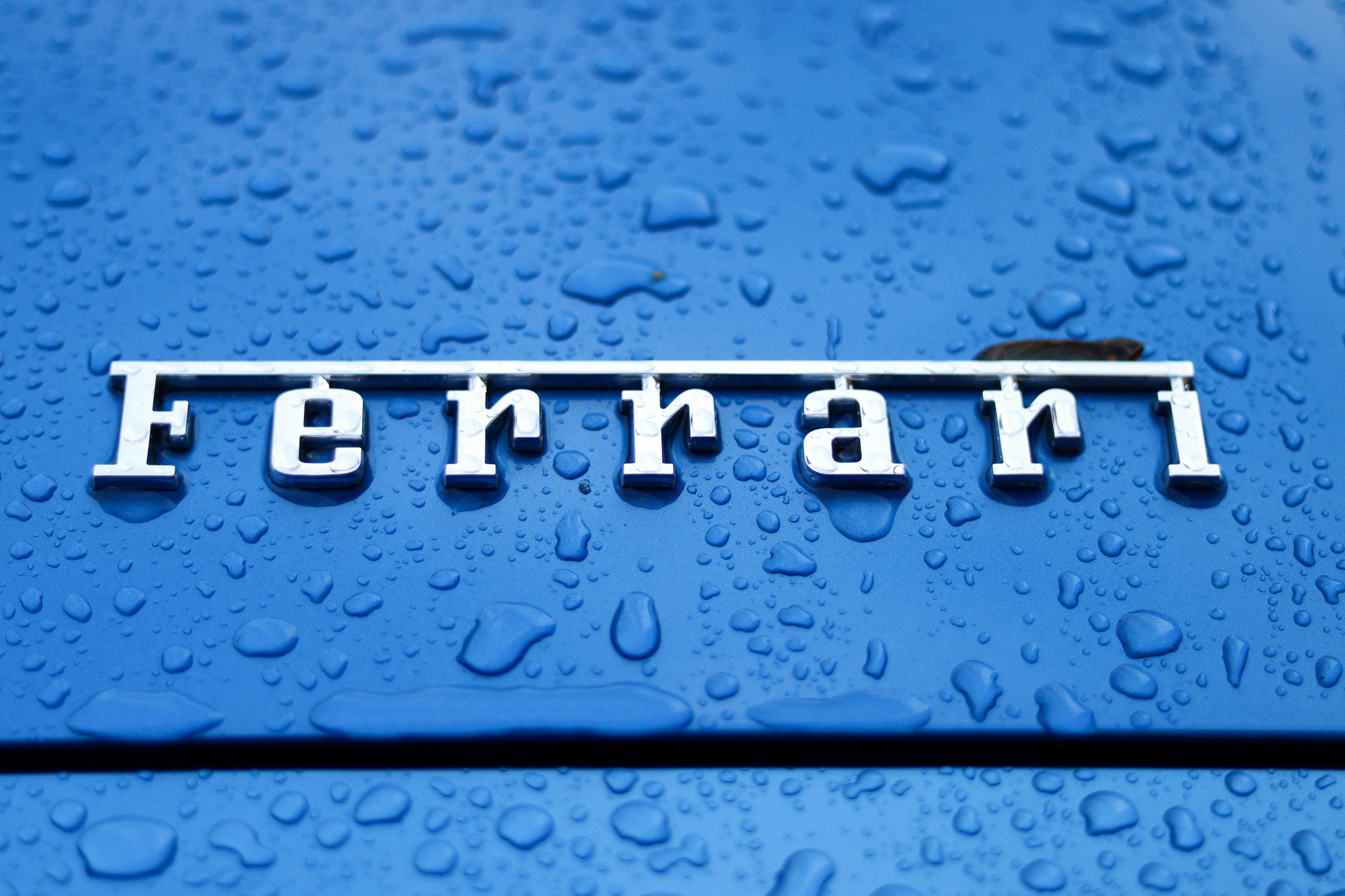Ferrari emblem photo – Free Lyndhurst Image on Unsplash