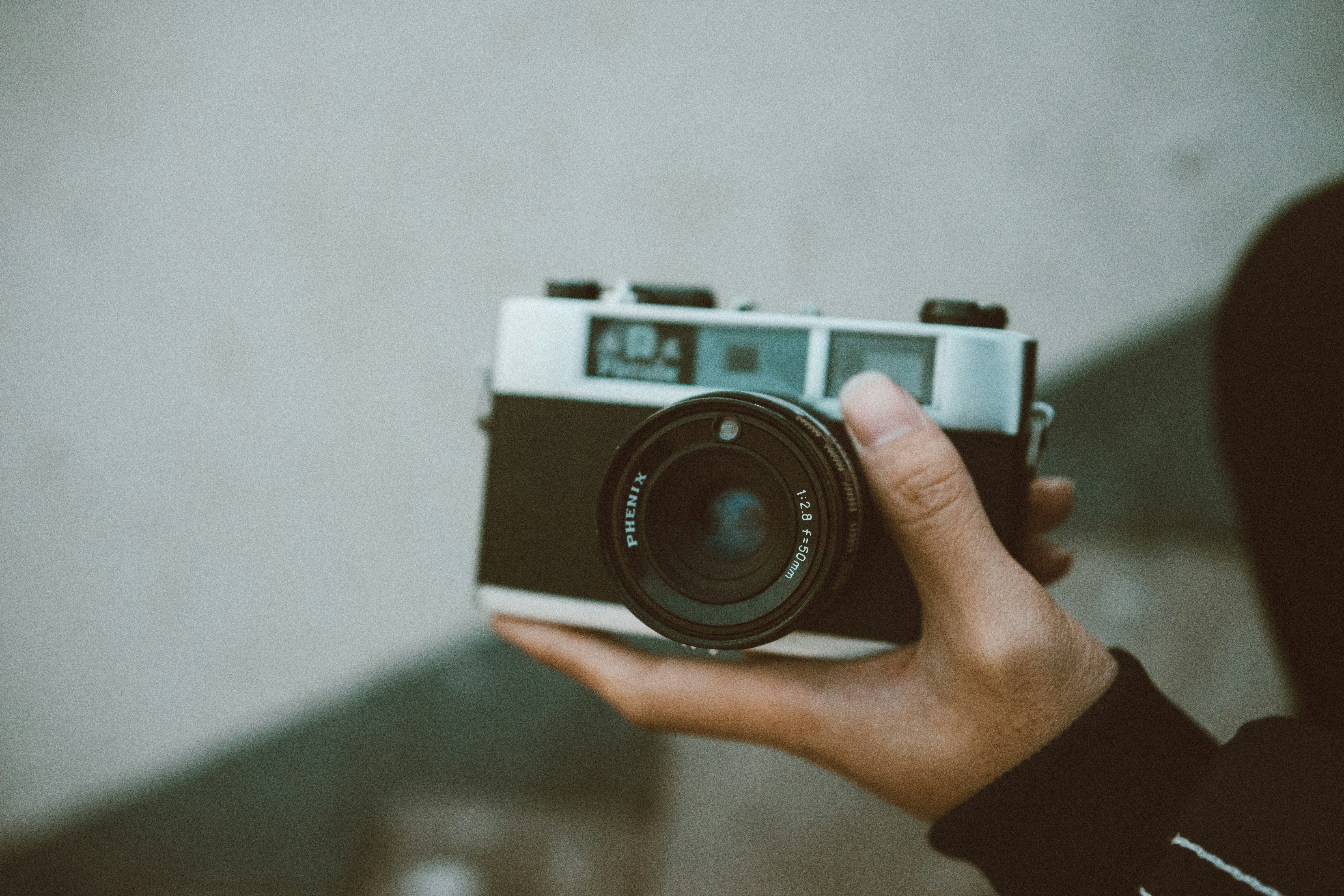 Person holding black and grey camera photo – Free Grey Image on Unsplash