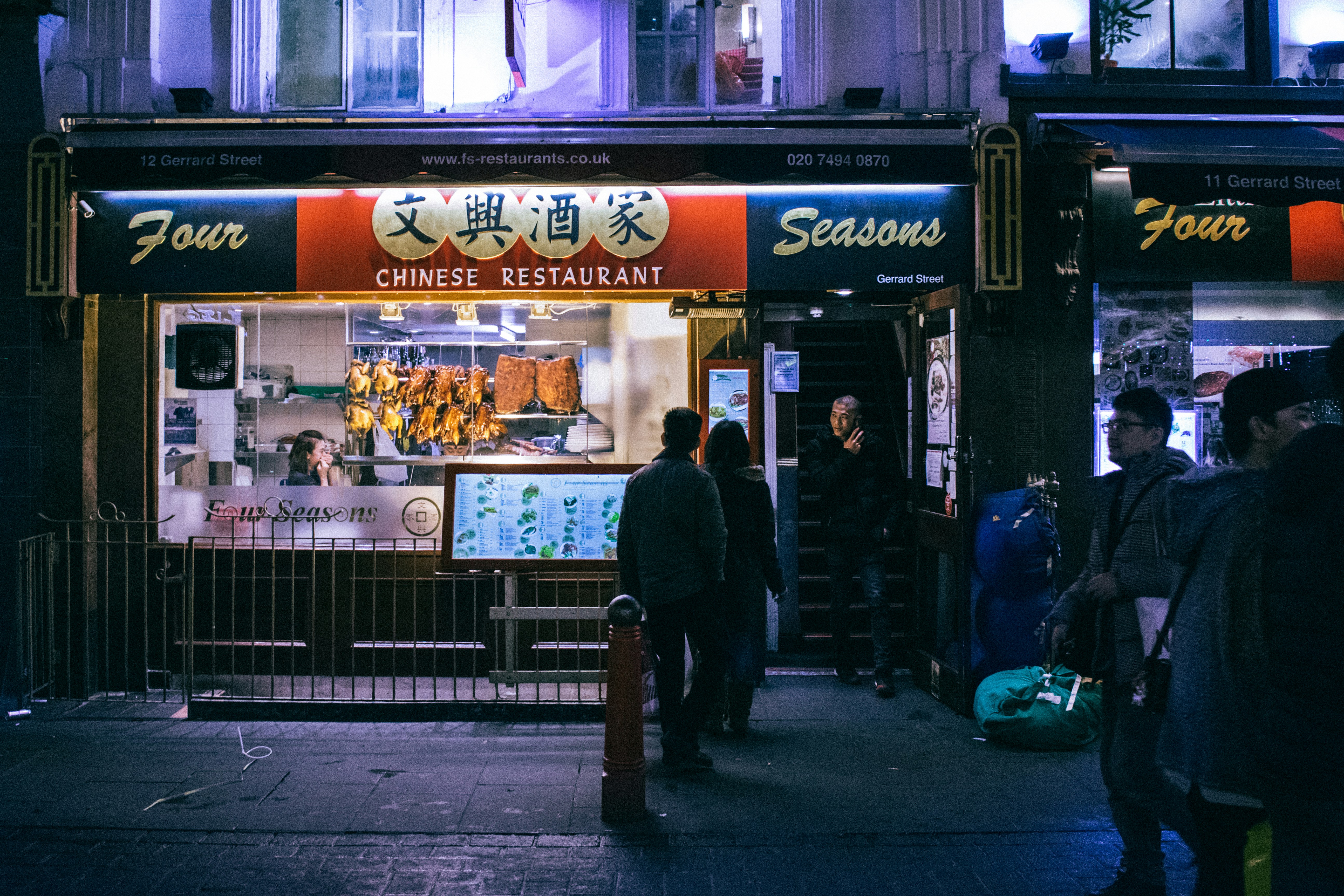 Urban Nightlife: Neon Glow and Culinary DelightsSebastian Grochowicz