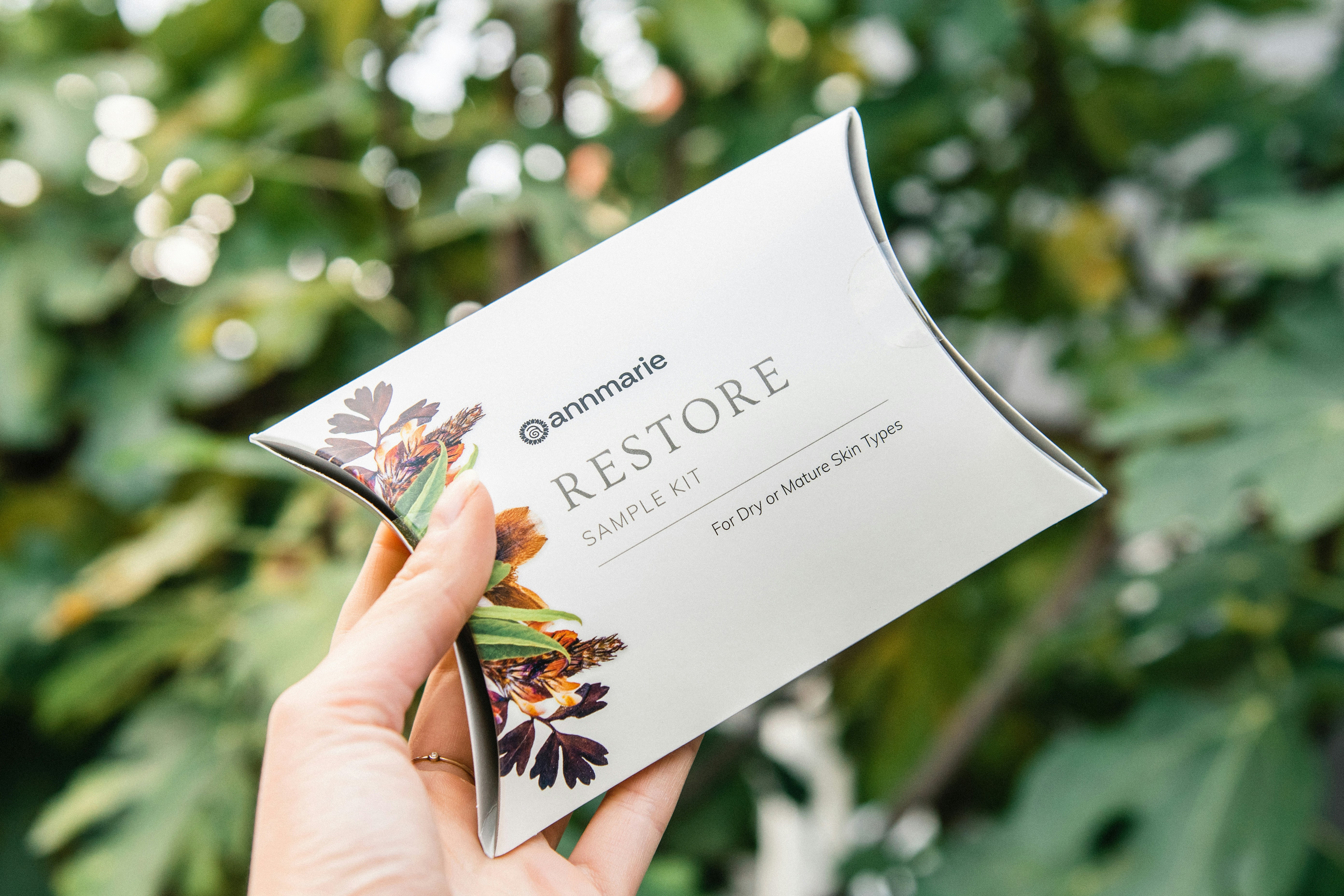 White Restore box photo – Free Brown Image on Unsplash