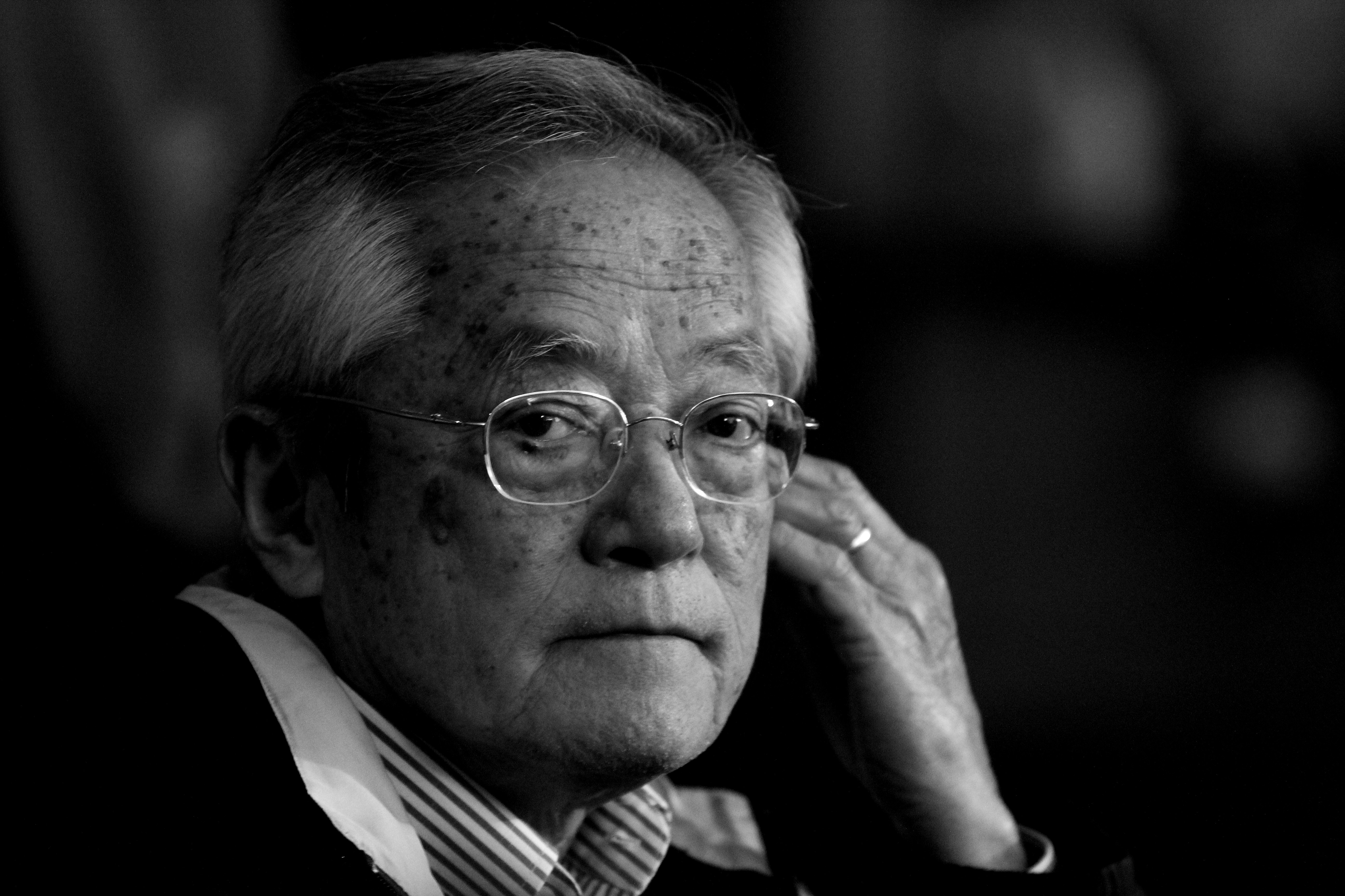 Greyscale photography of man photo – Free São paulo Image on Unsplash