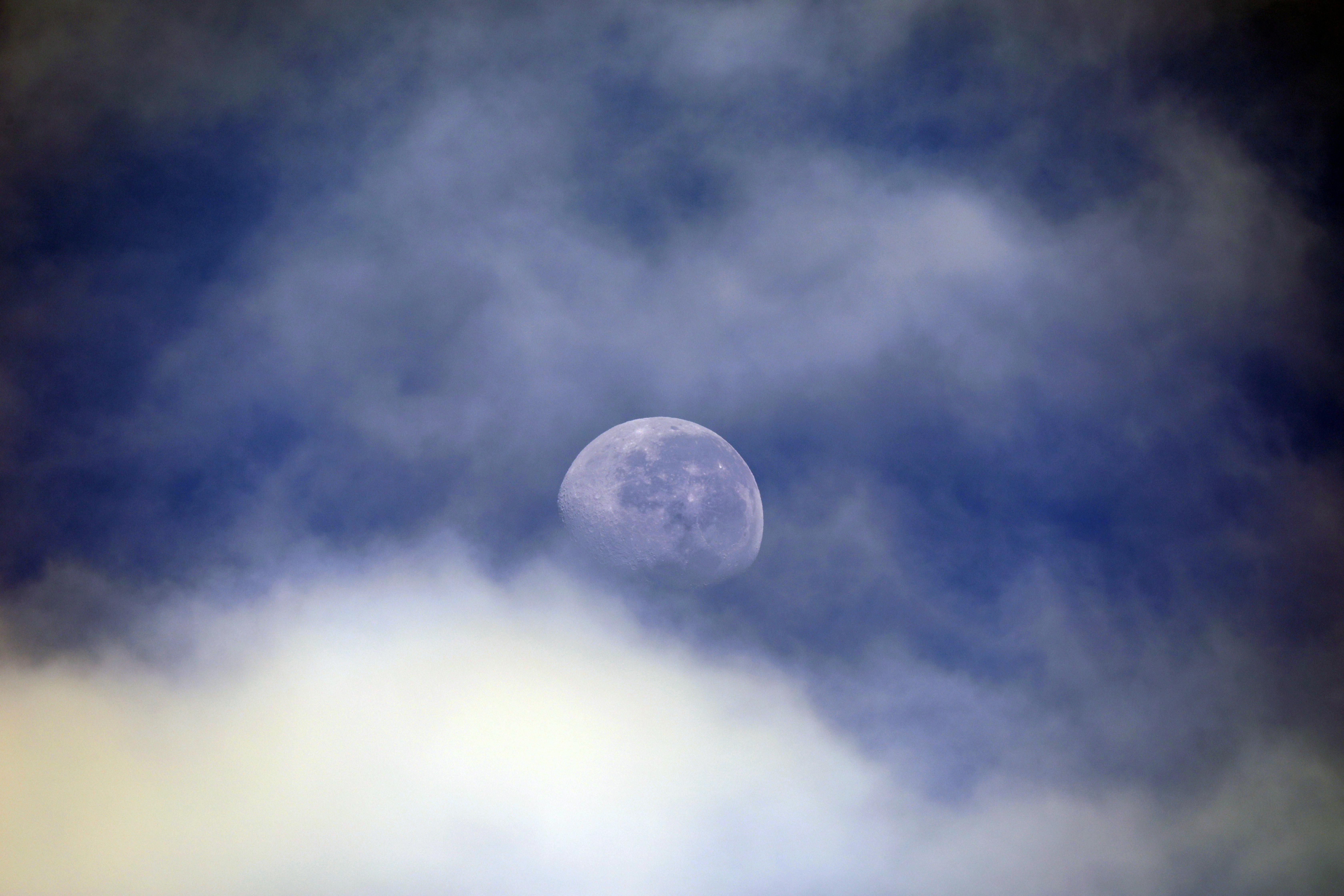 Full moon during daytime photo – Free Grey Image on Unsplash