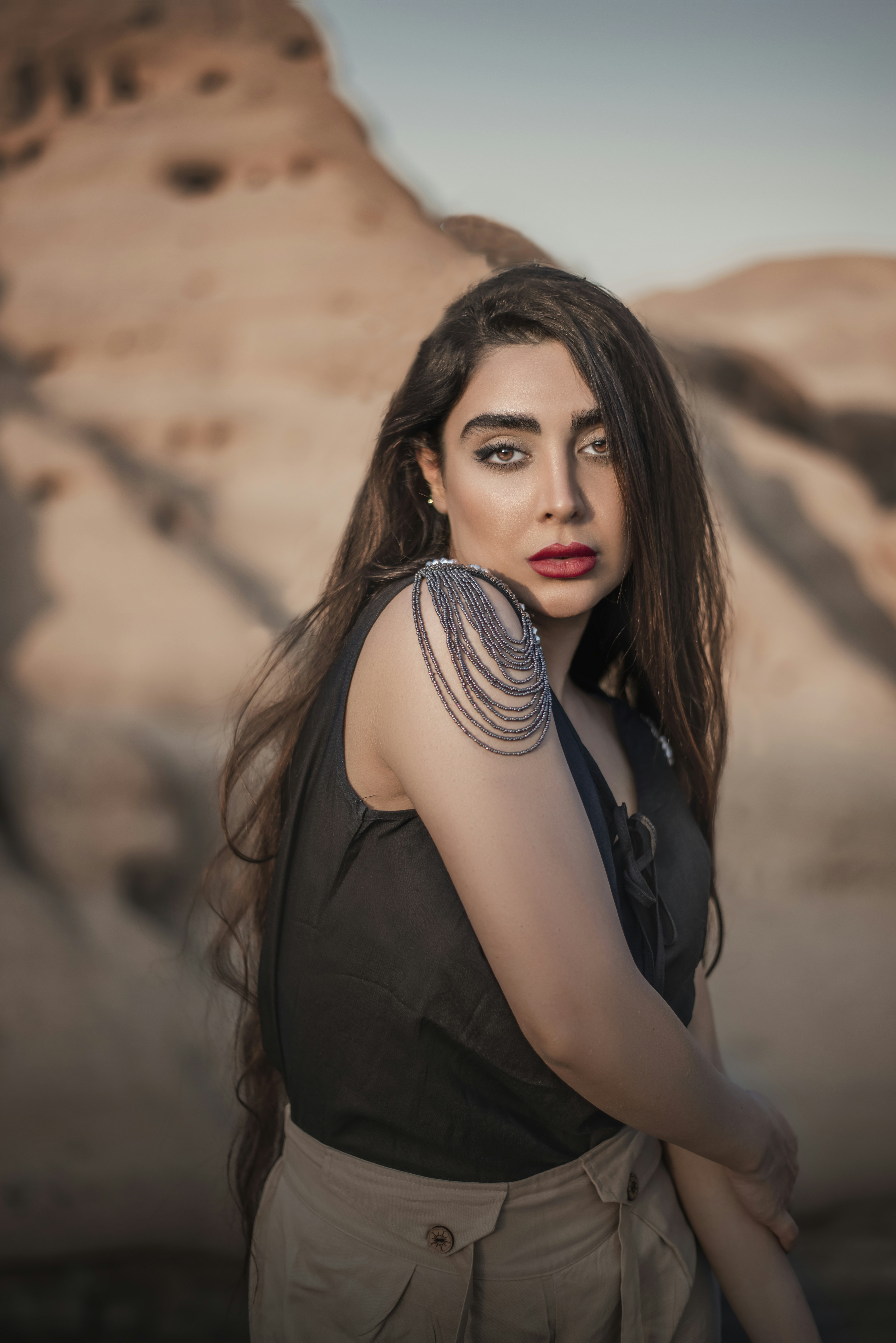 Woman in gray tank top photo – Free Iranian Image on Unsplash