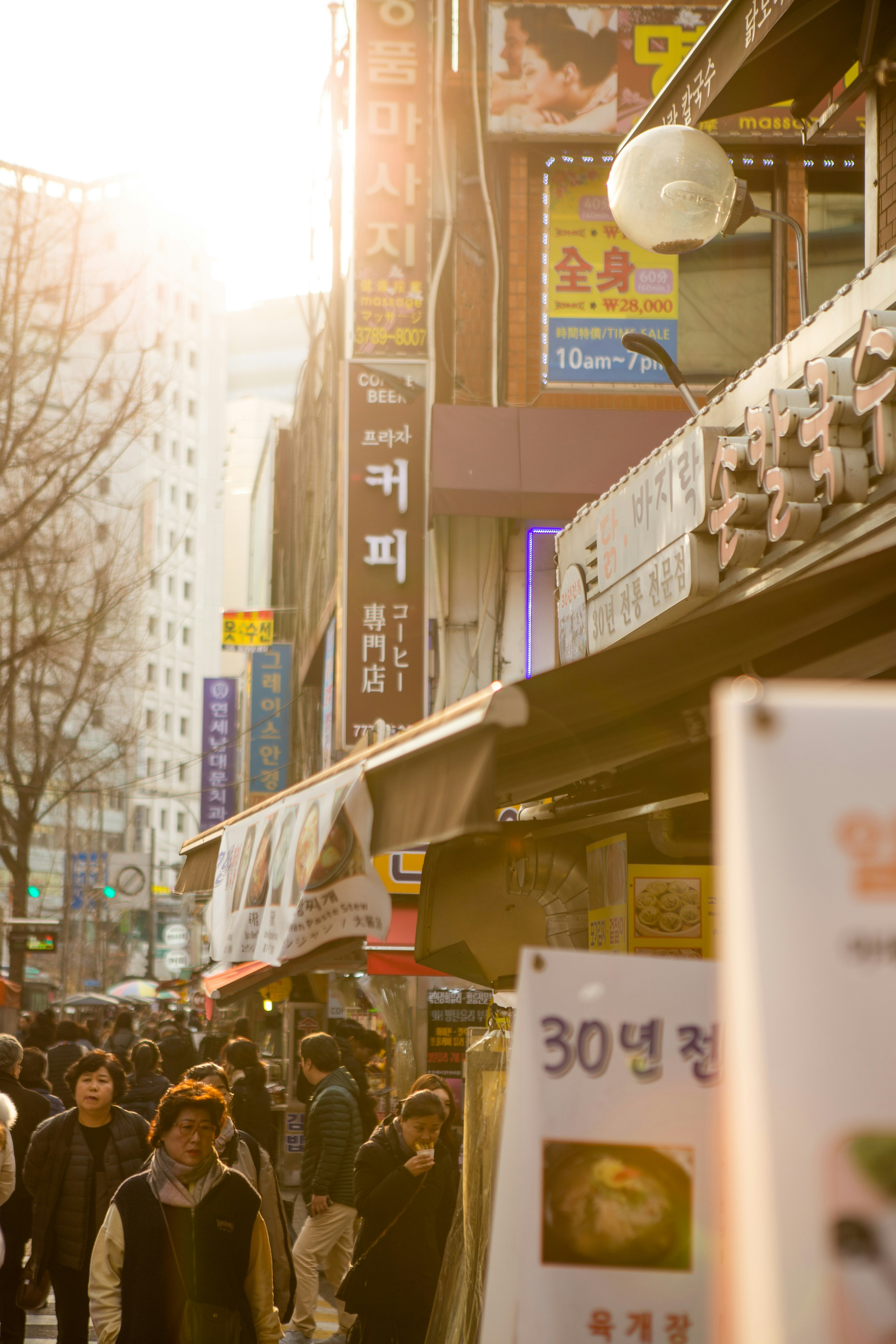 Woman walking beside the building photo – Free Seoul Image on Unsplash