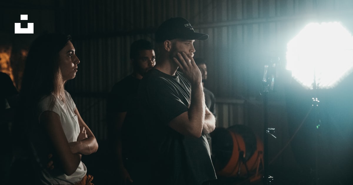 Man Wearing Black Fitted Cap Photo Free Man Image On Unsplash