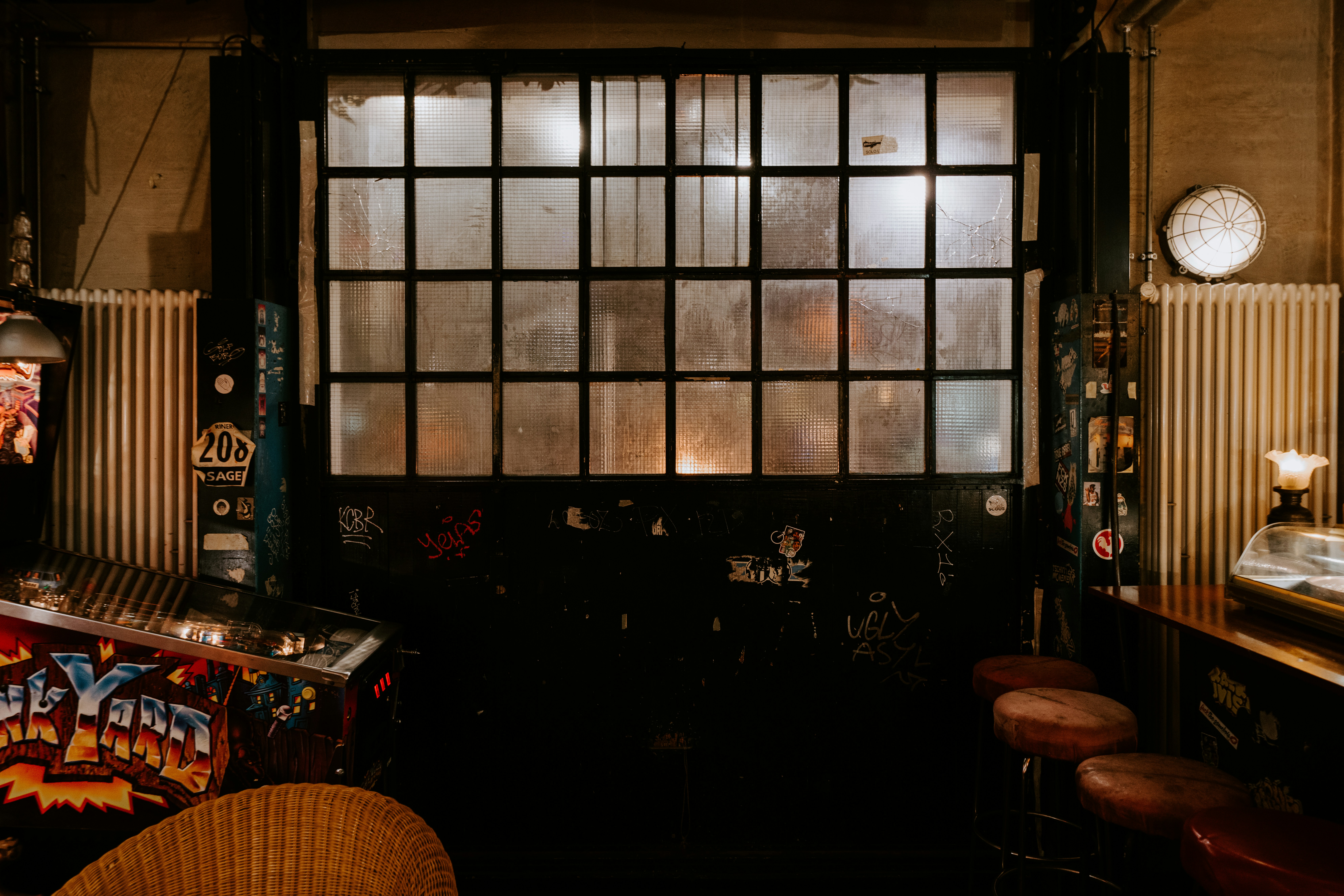 Brown and black bar interior photo – Free Furniture Image on Unsplash