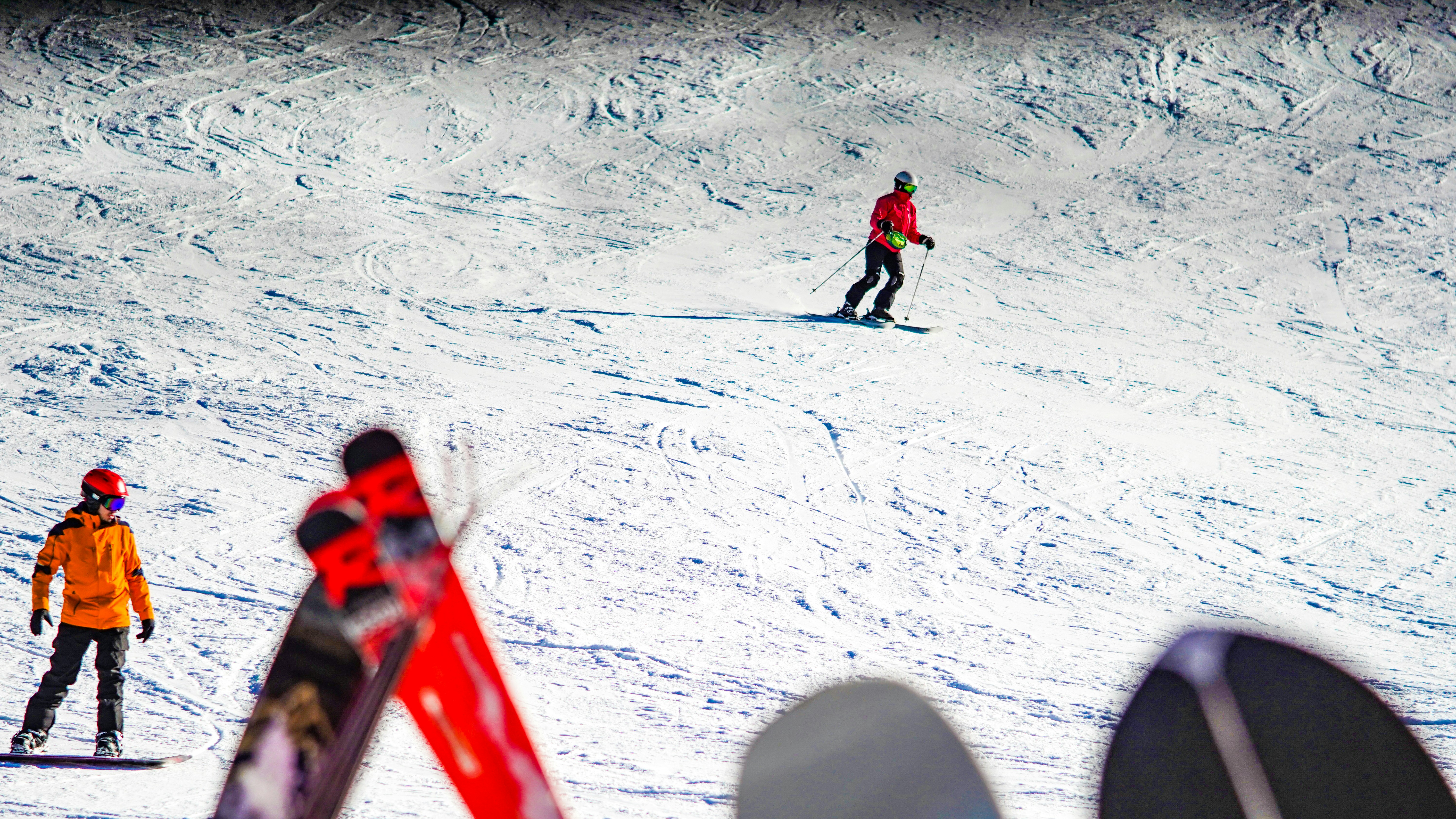 Man skiing on snow photo – Free Human Image on Unsplash
