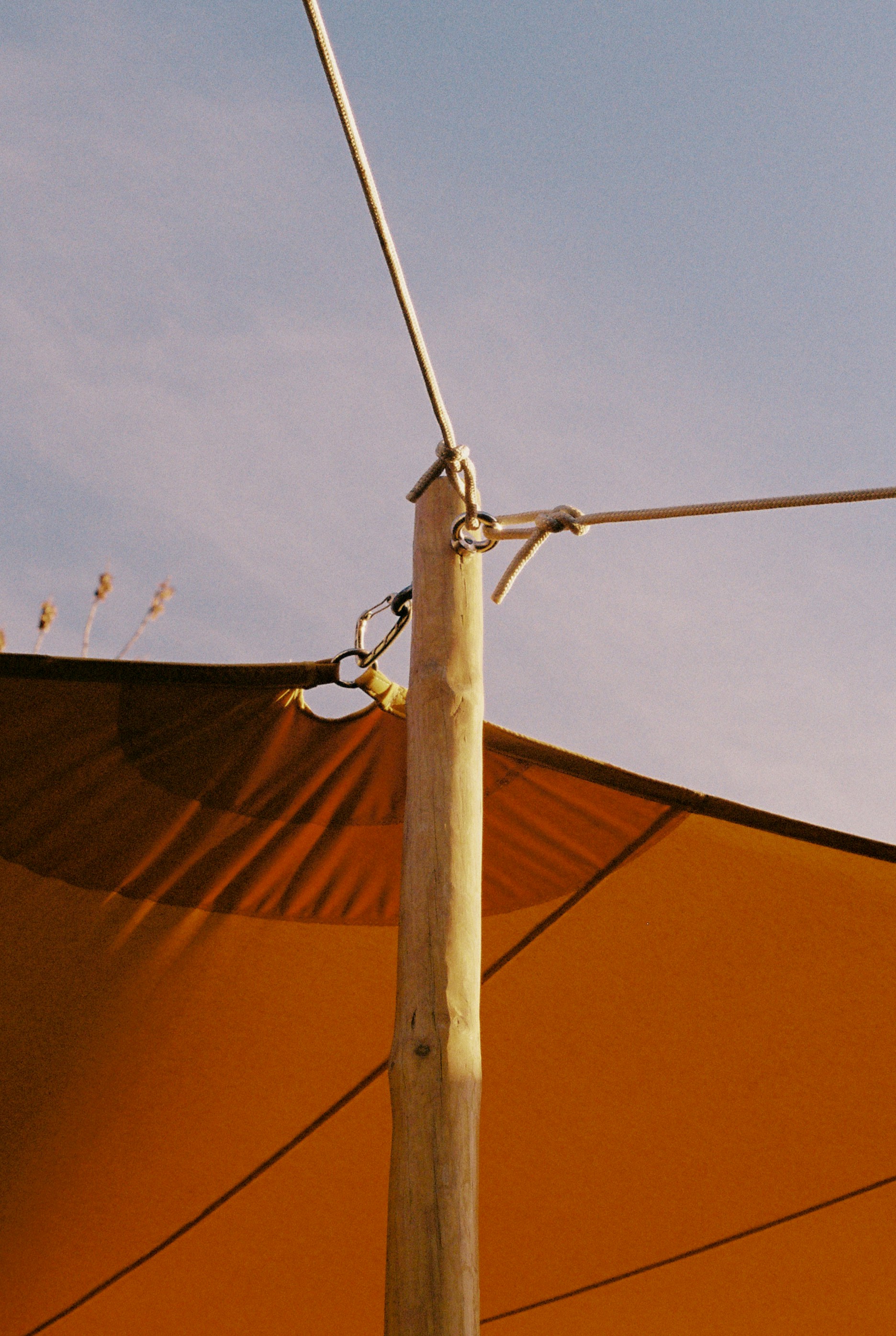 Brown metal post photo – Free Brown Image on Unsplash