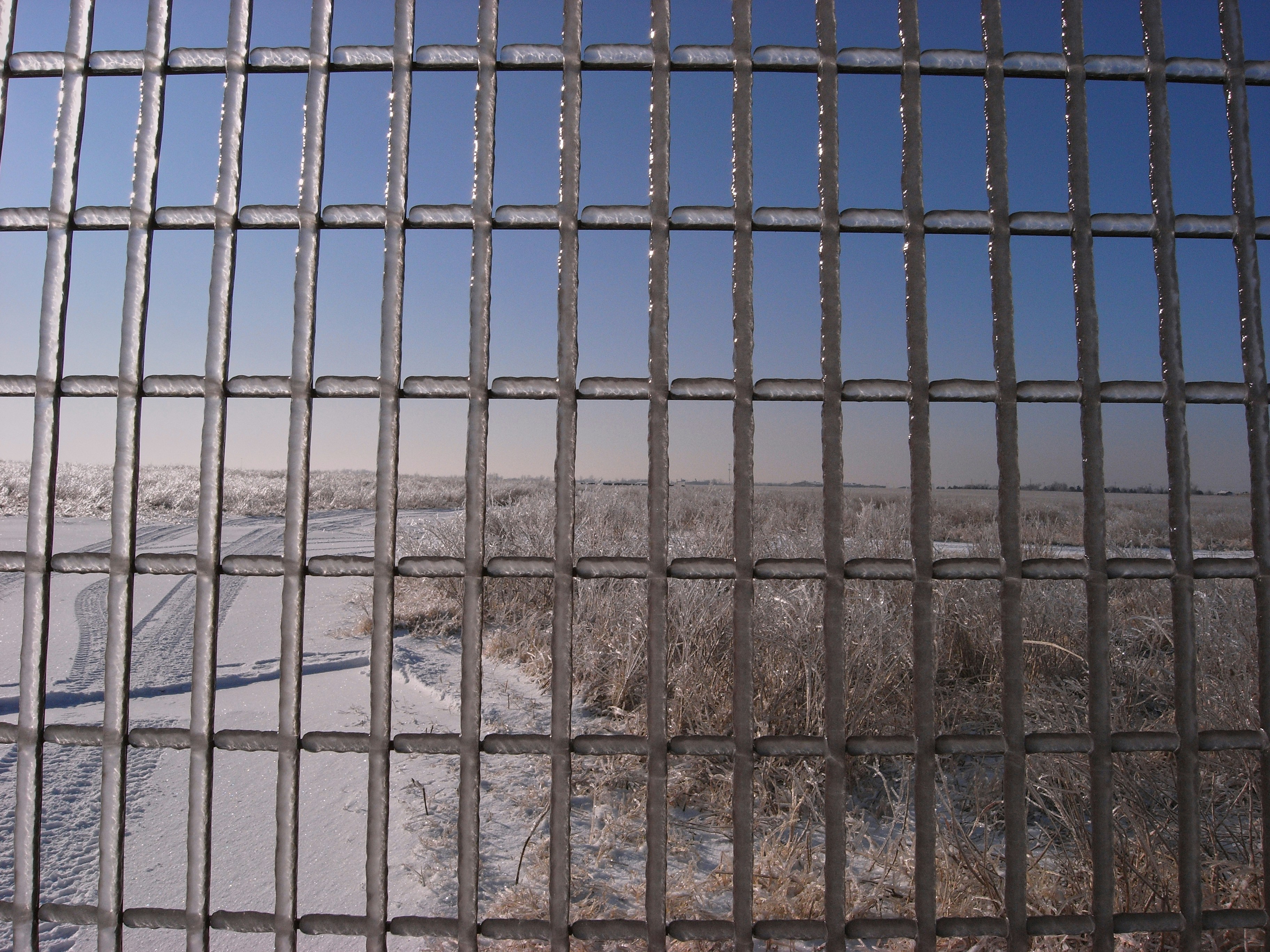 Gray metal gate photo – Free Frame Image on Unsplash