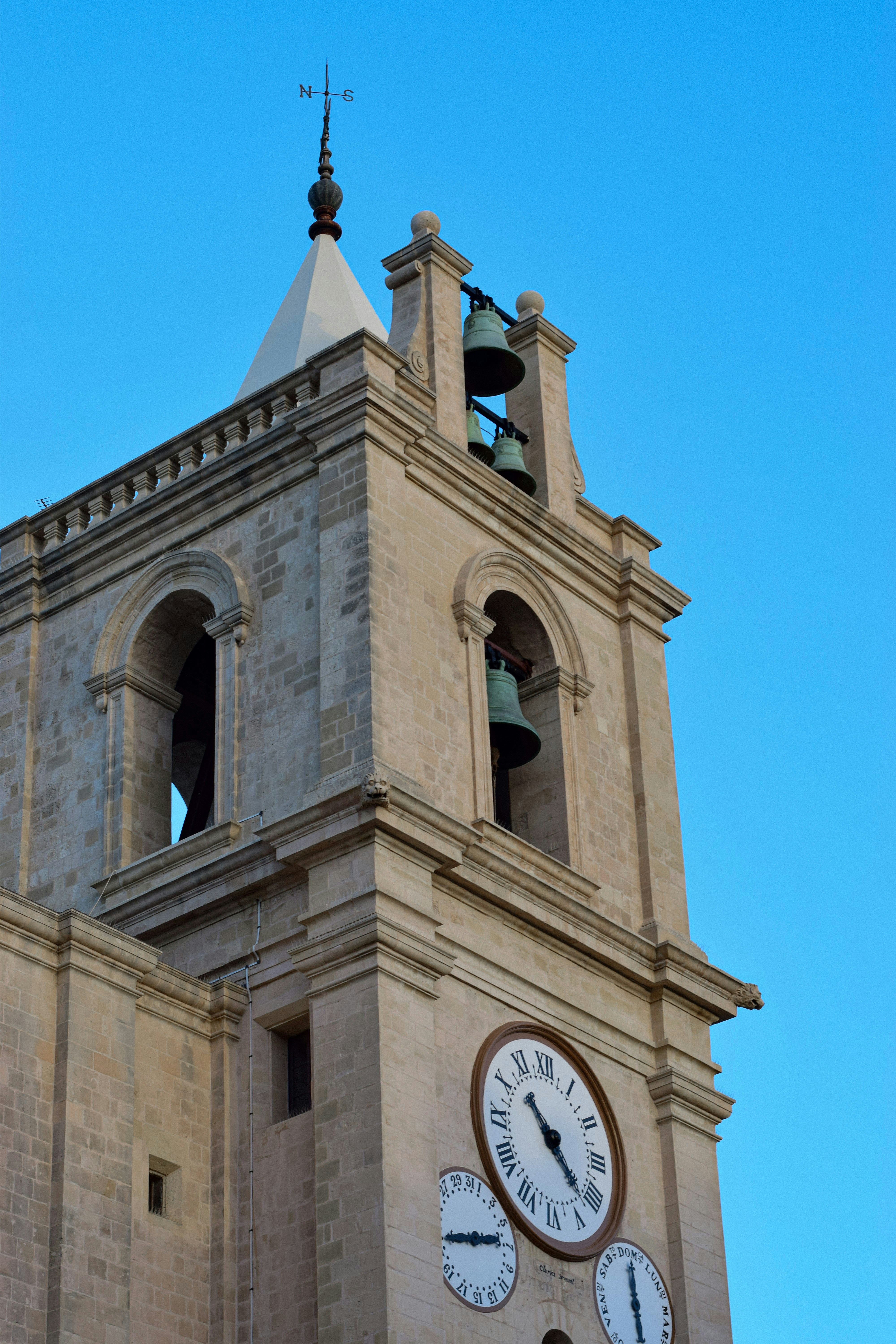 Brown church photo – Free Valletta Image on Unsplash