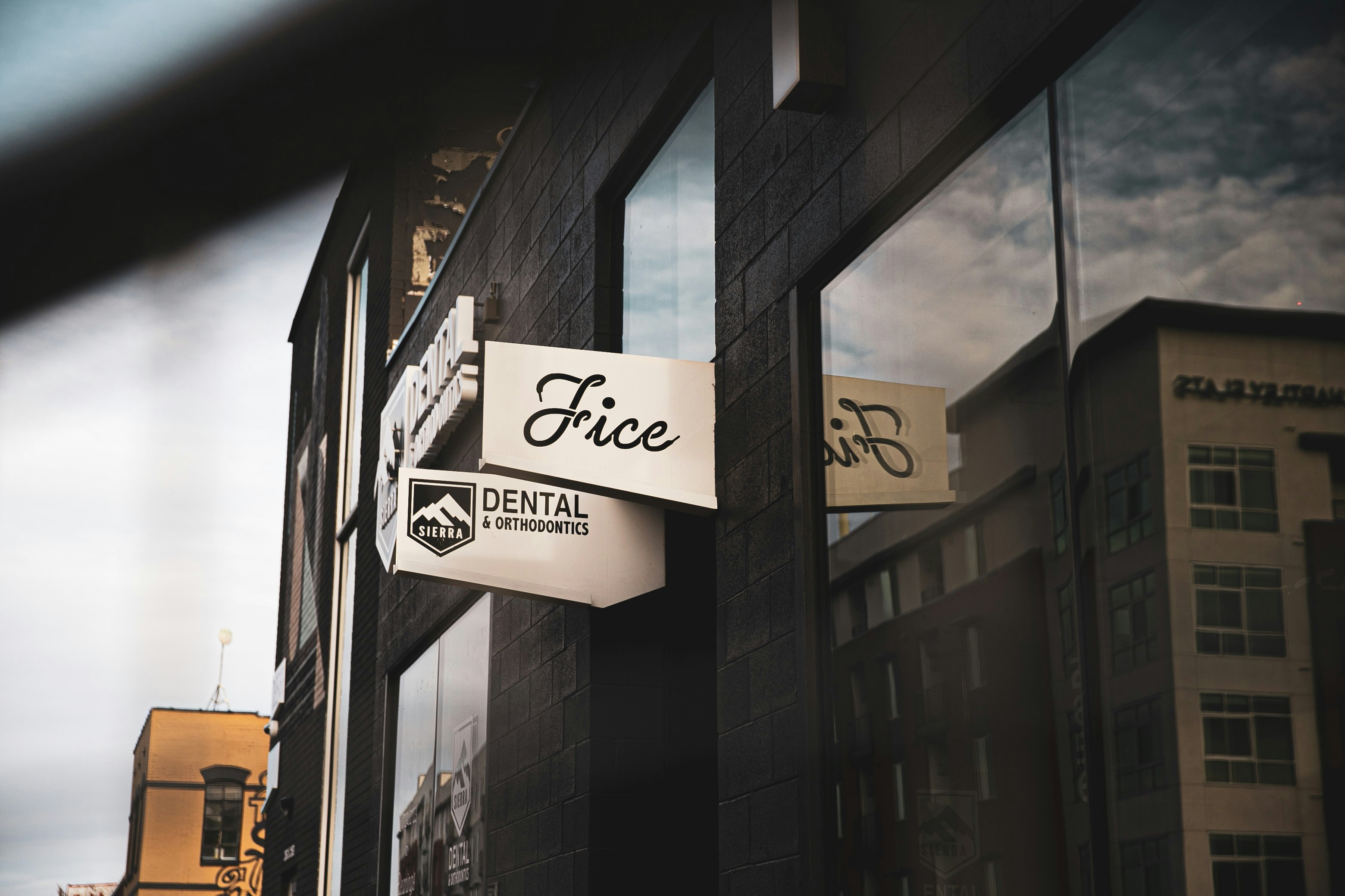 Fice building photo – Free City Image on Unsplash