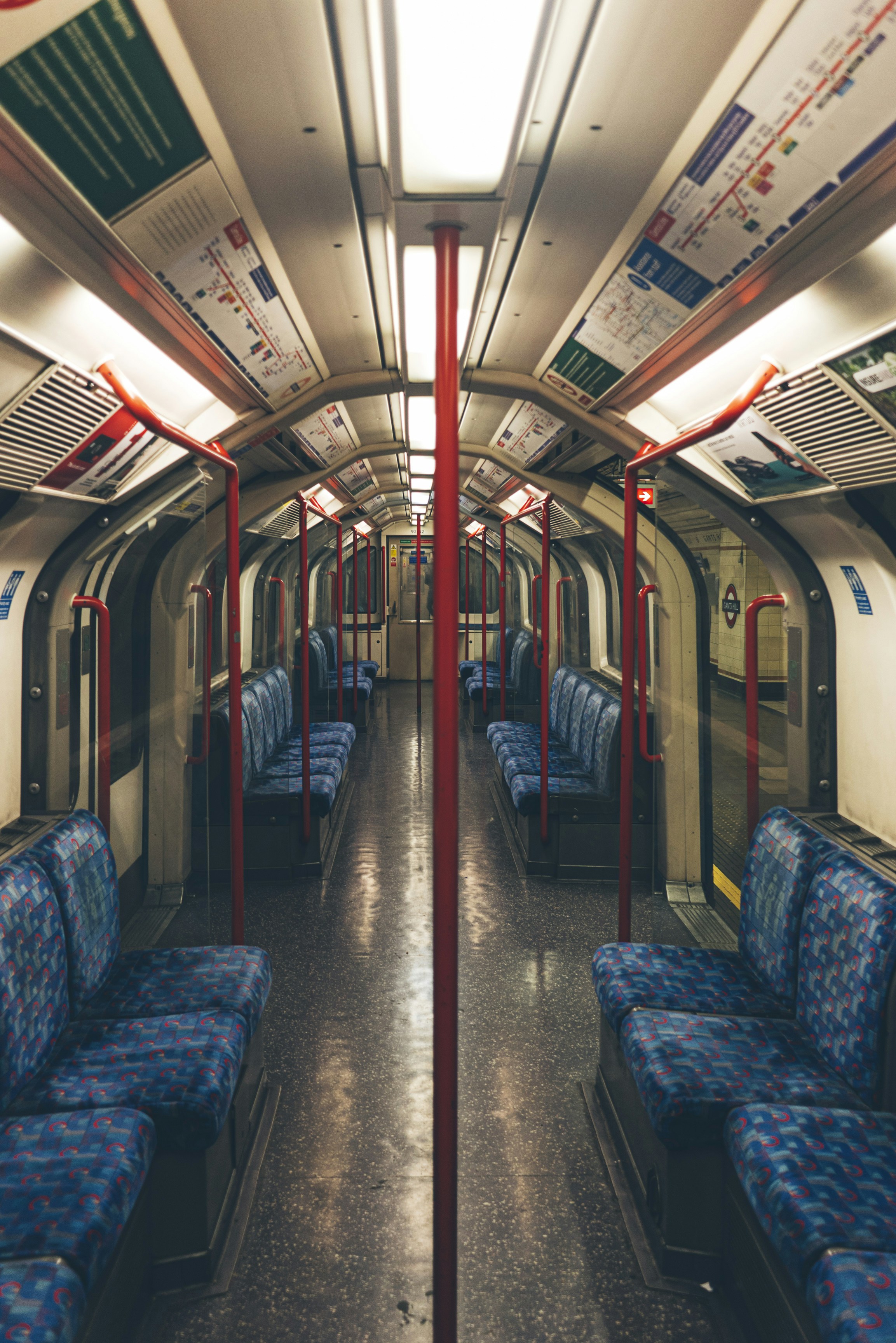 Train in subway photo – Free London Image on Unsplash