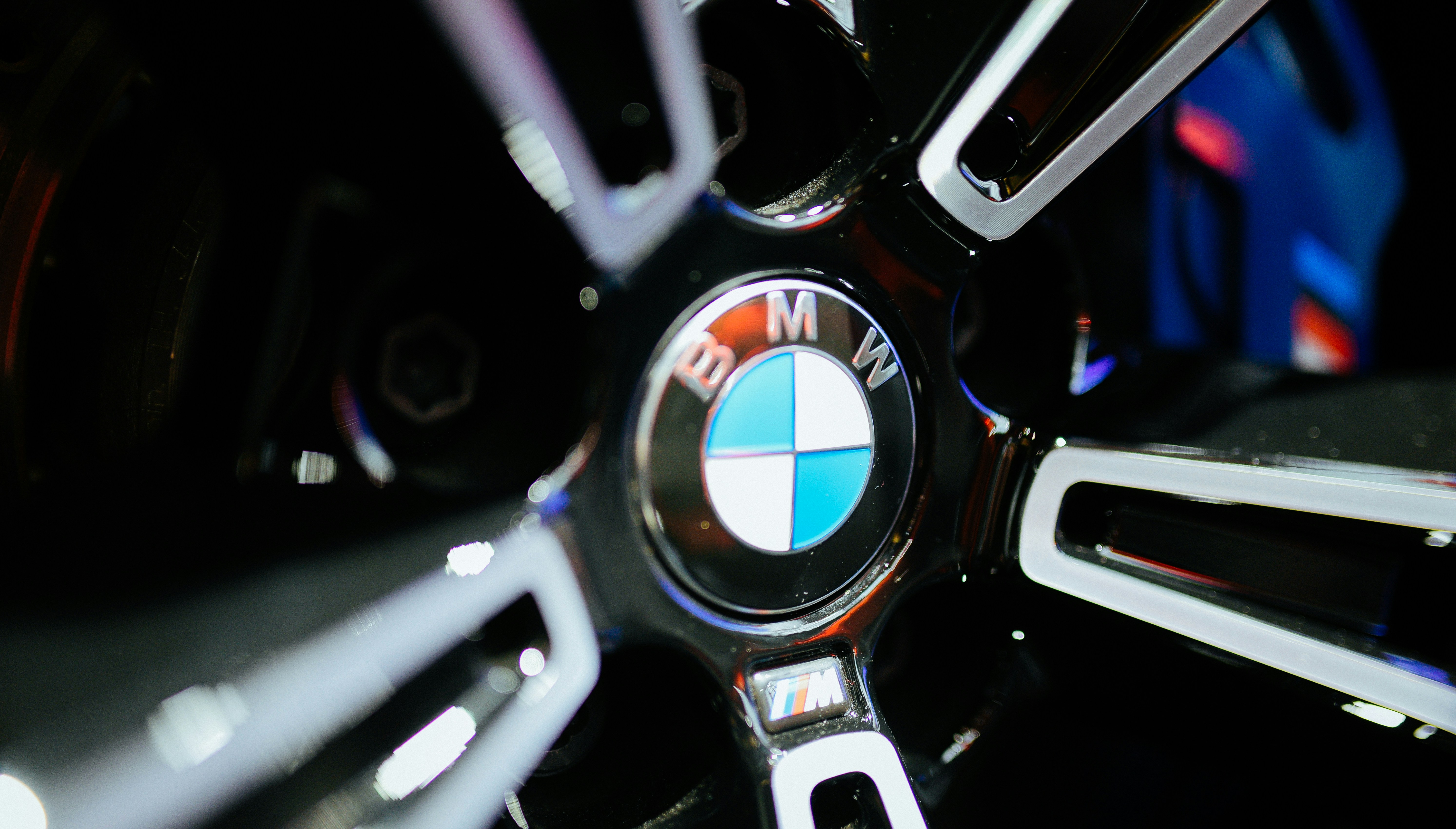 Center of Motion: BMW Emblem at the Heart of the Rim