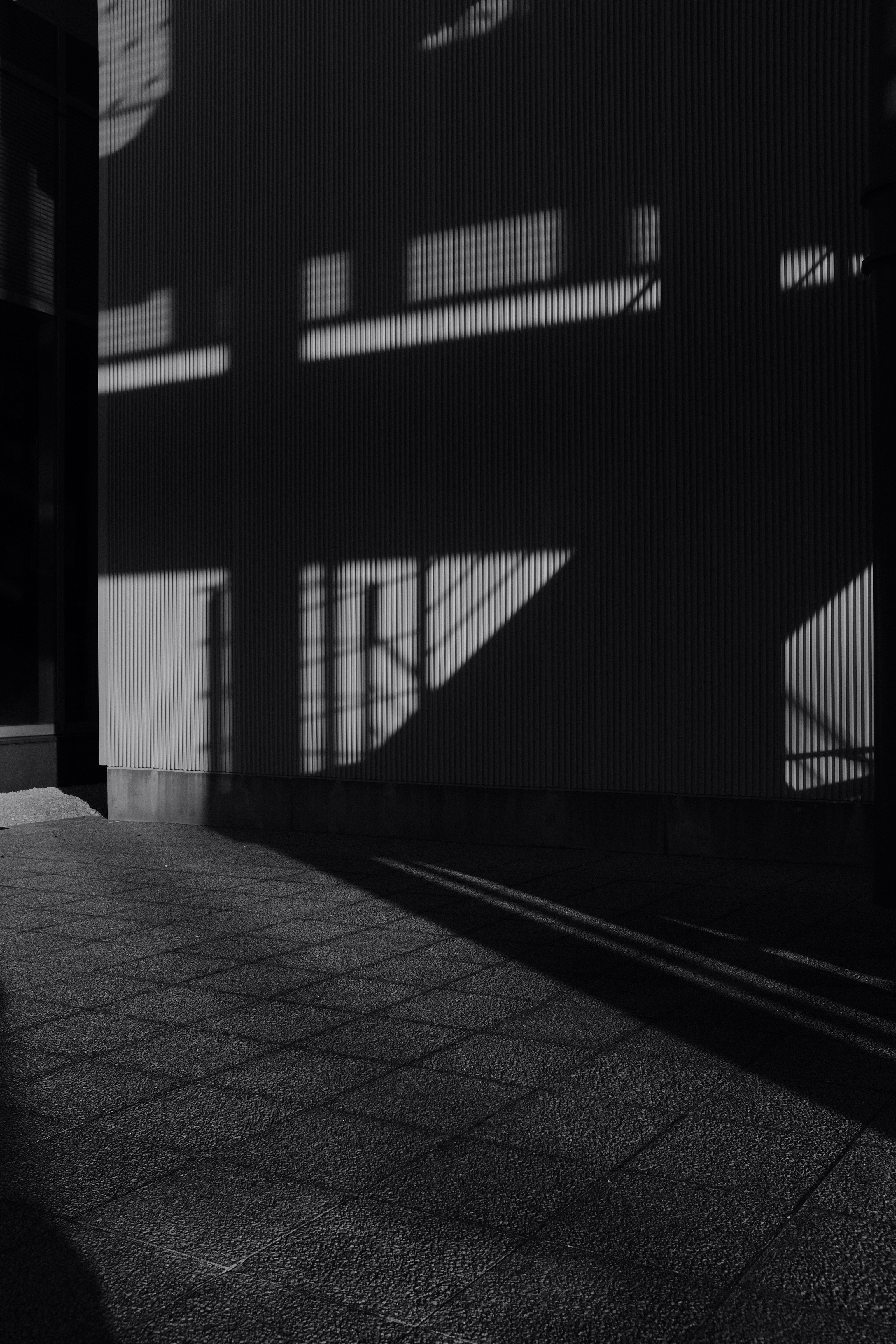 Building with structure shadow photo – Free Grey Image on Unsplash