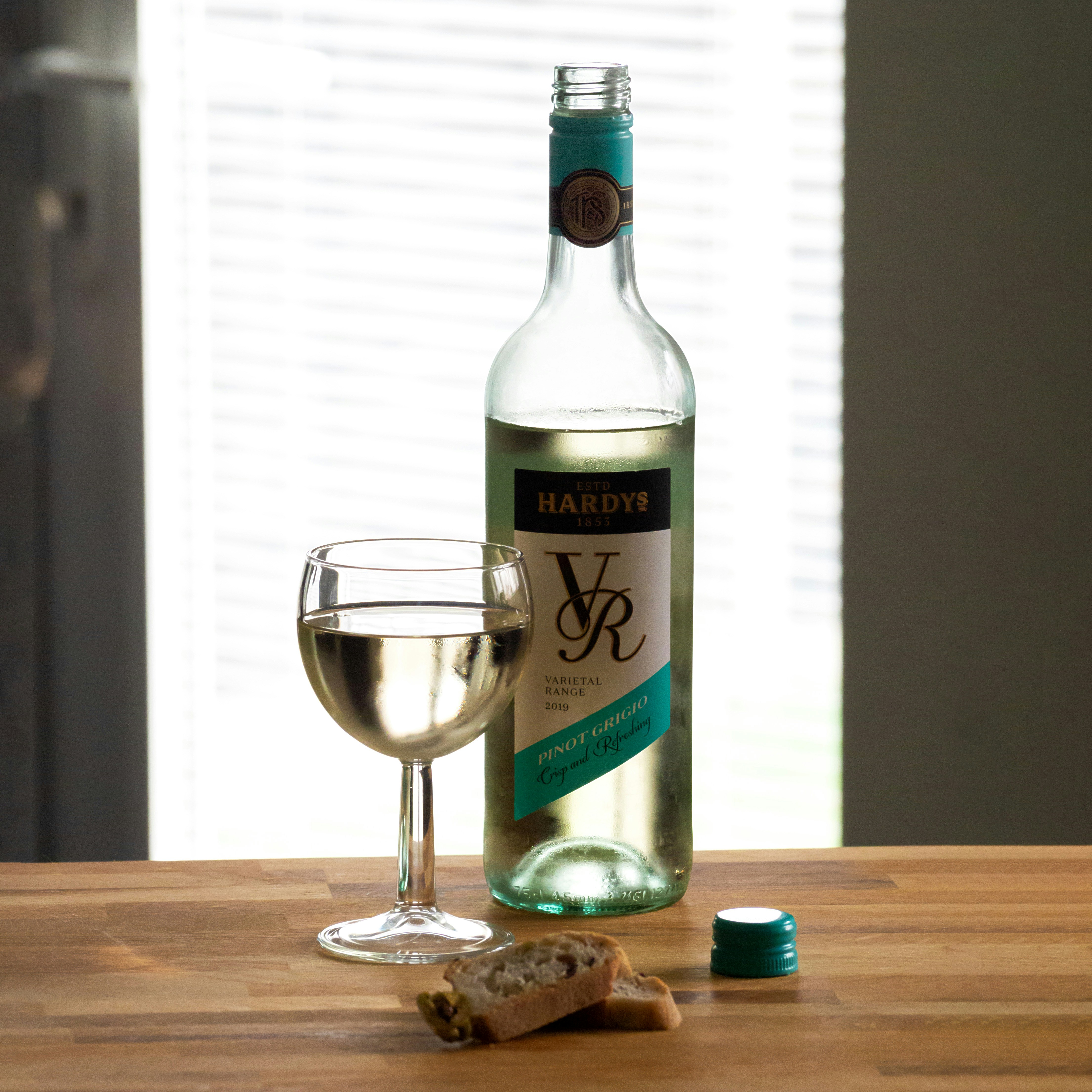 Hardy's wine bottle photo – Free Alcohol Image on Unsplash