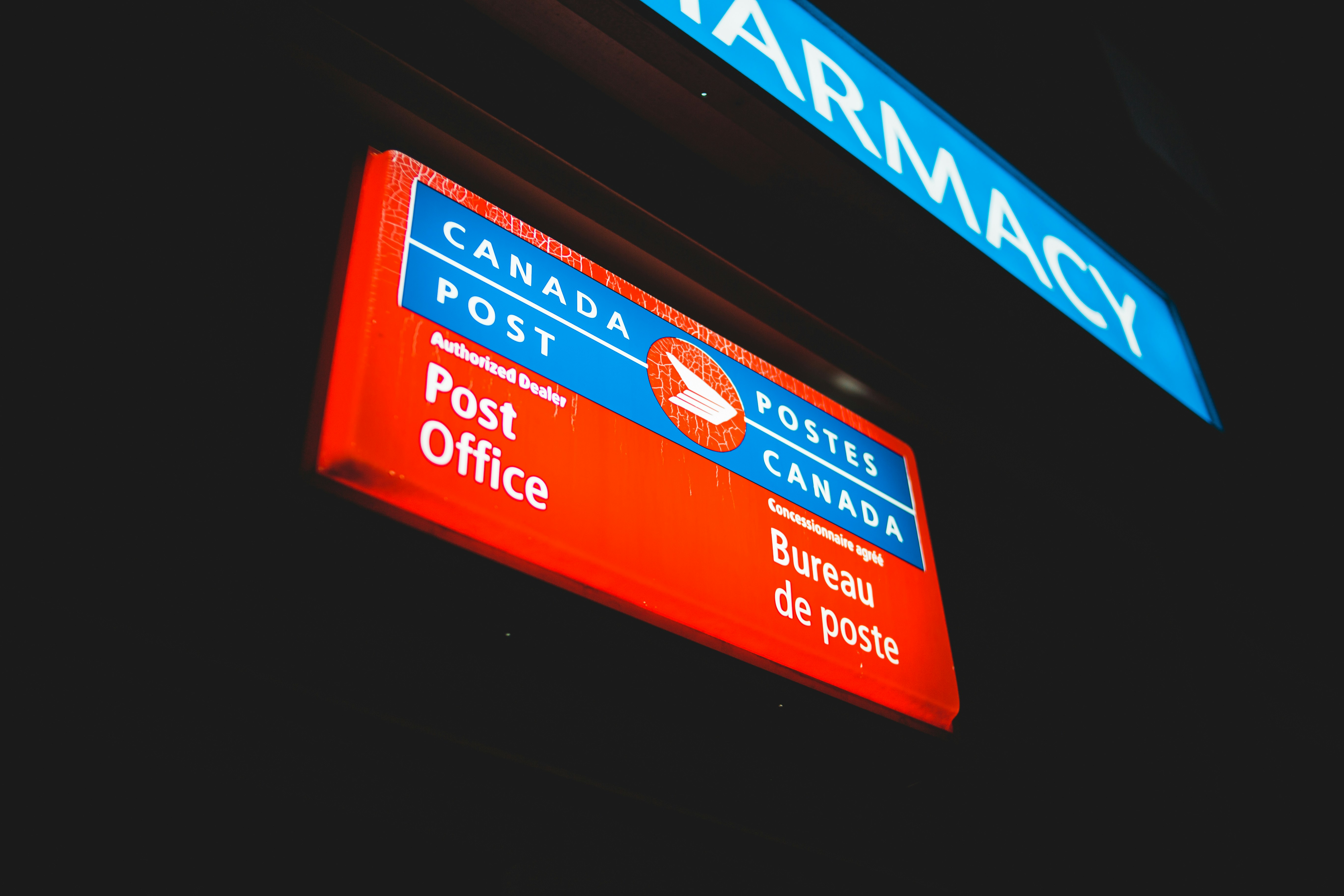 Post office sign photo – Free Red Image on Unsplash