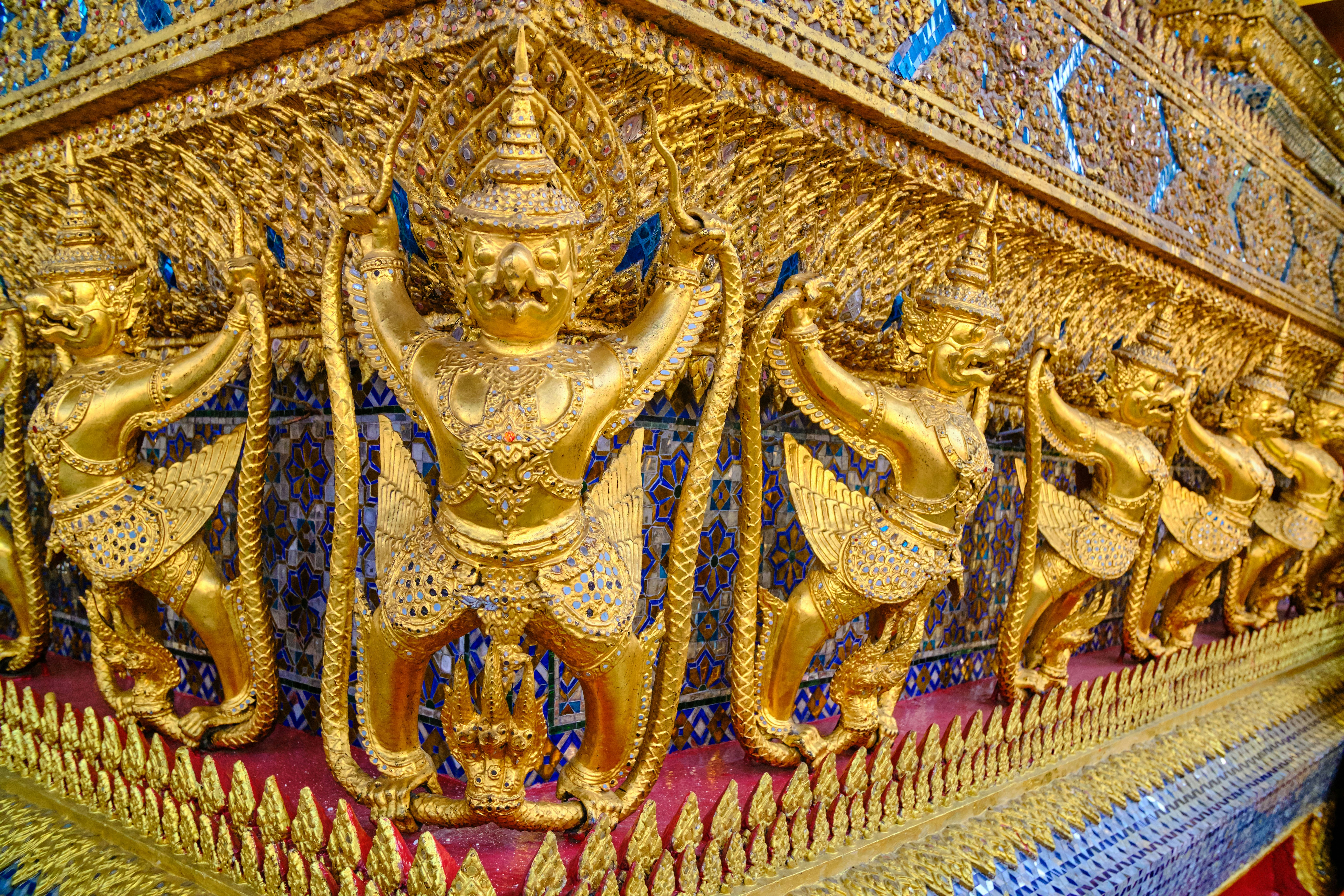 Dragon temple guard statues photo – Free Bangkok Image on Unsplash