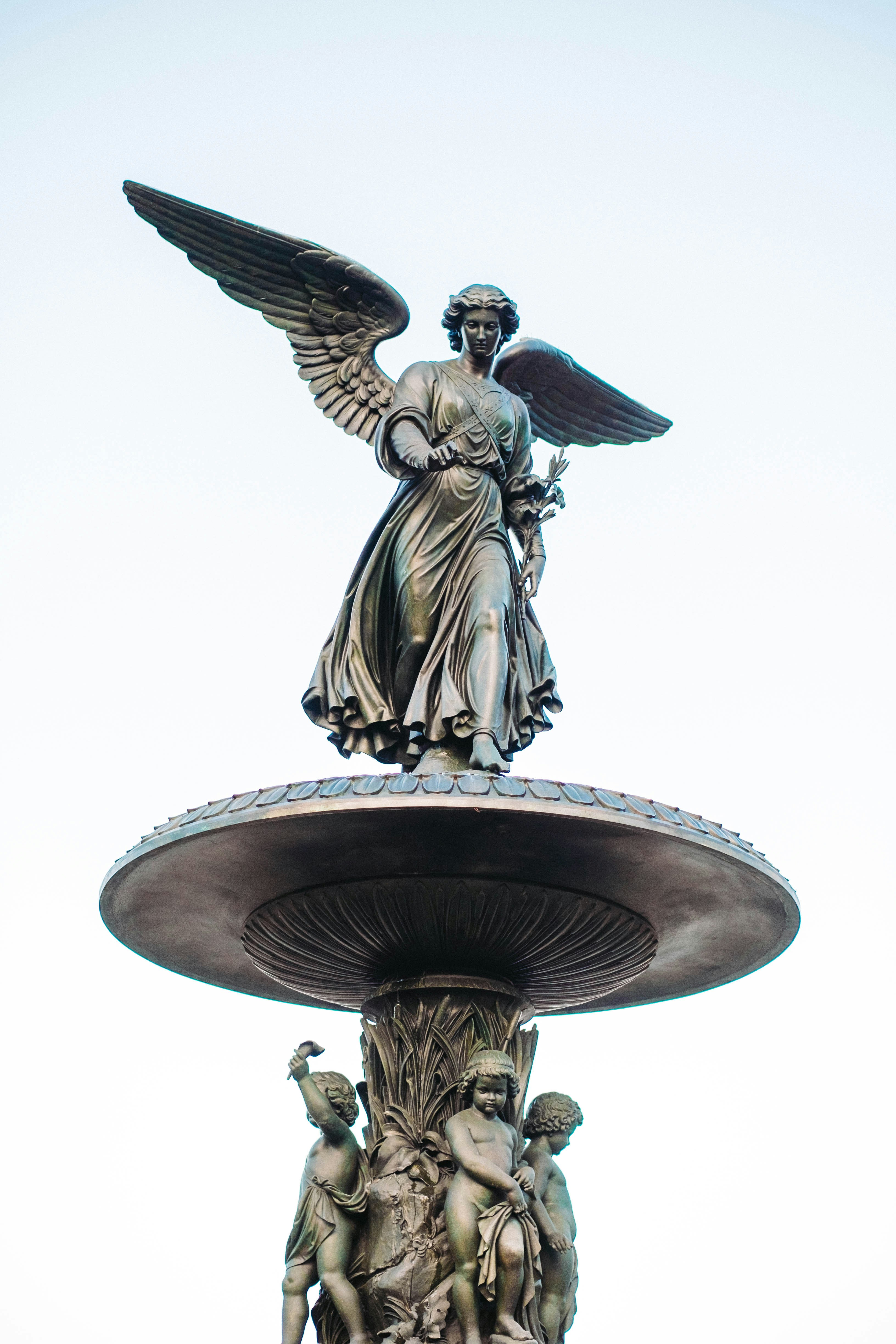 Winged woman statue photo – Free État de new york Image on Unsplash