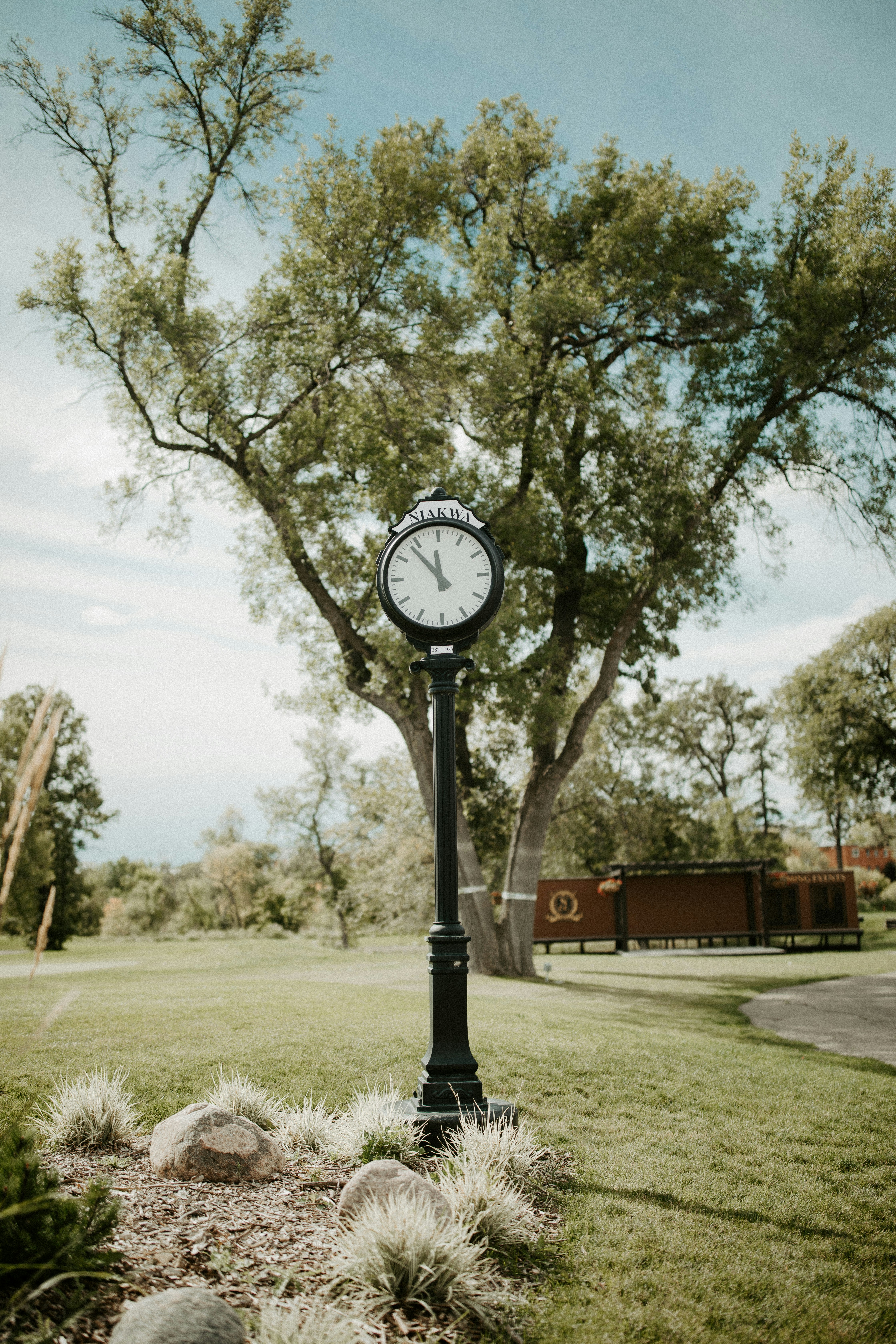 White and black analog pole clock photo – Free Architecture Image on ...
