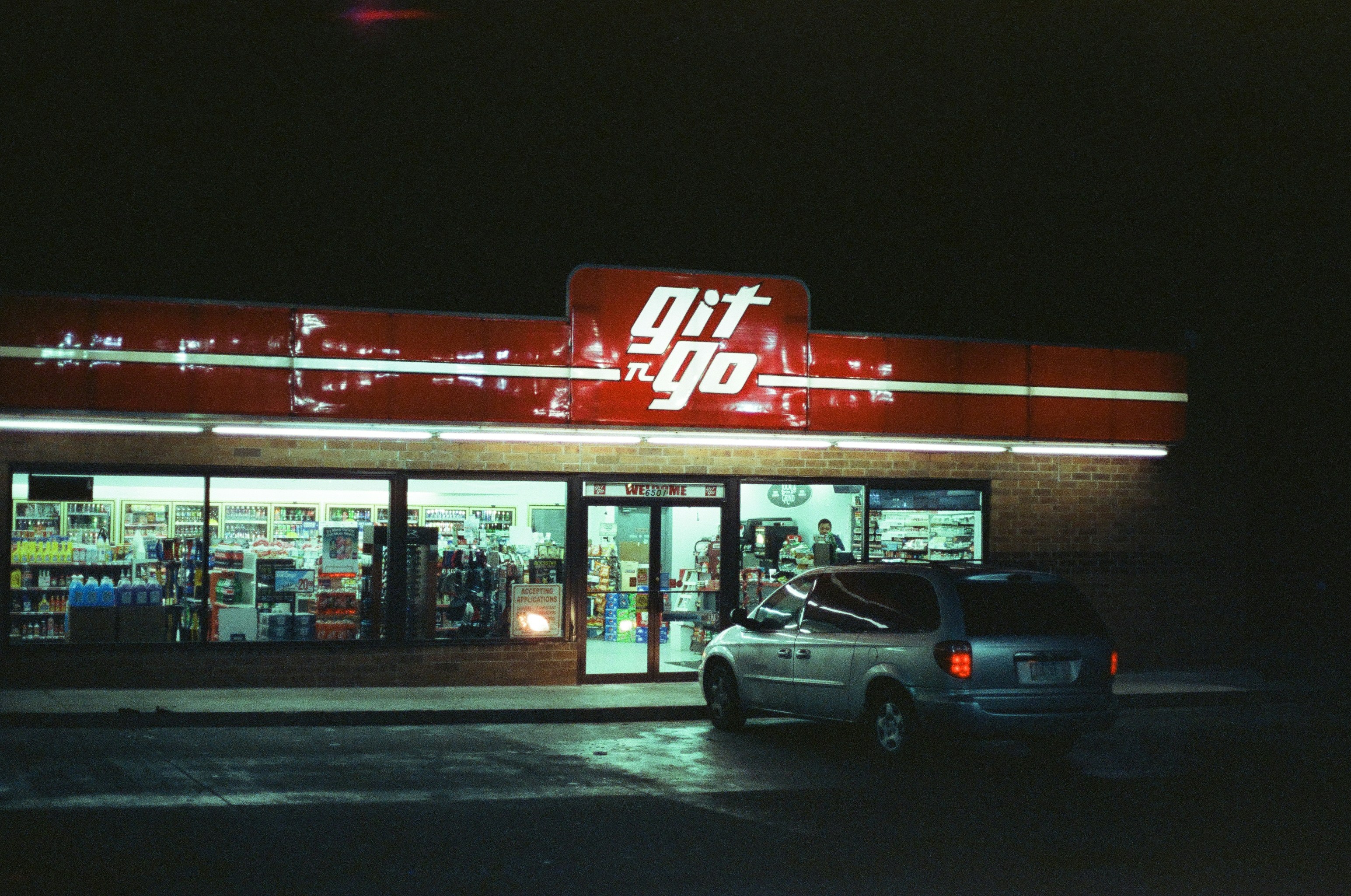 Silver minivan parked beside Git N' Go store during night photo – Free ...