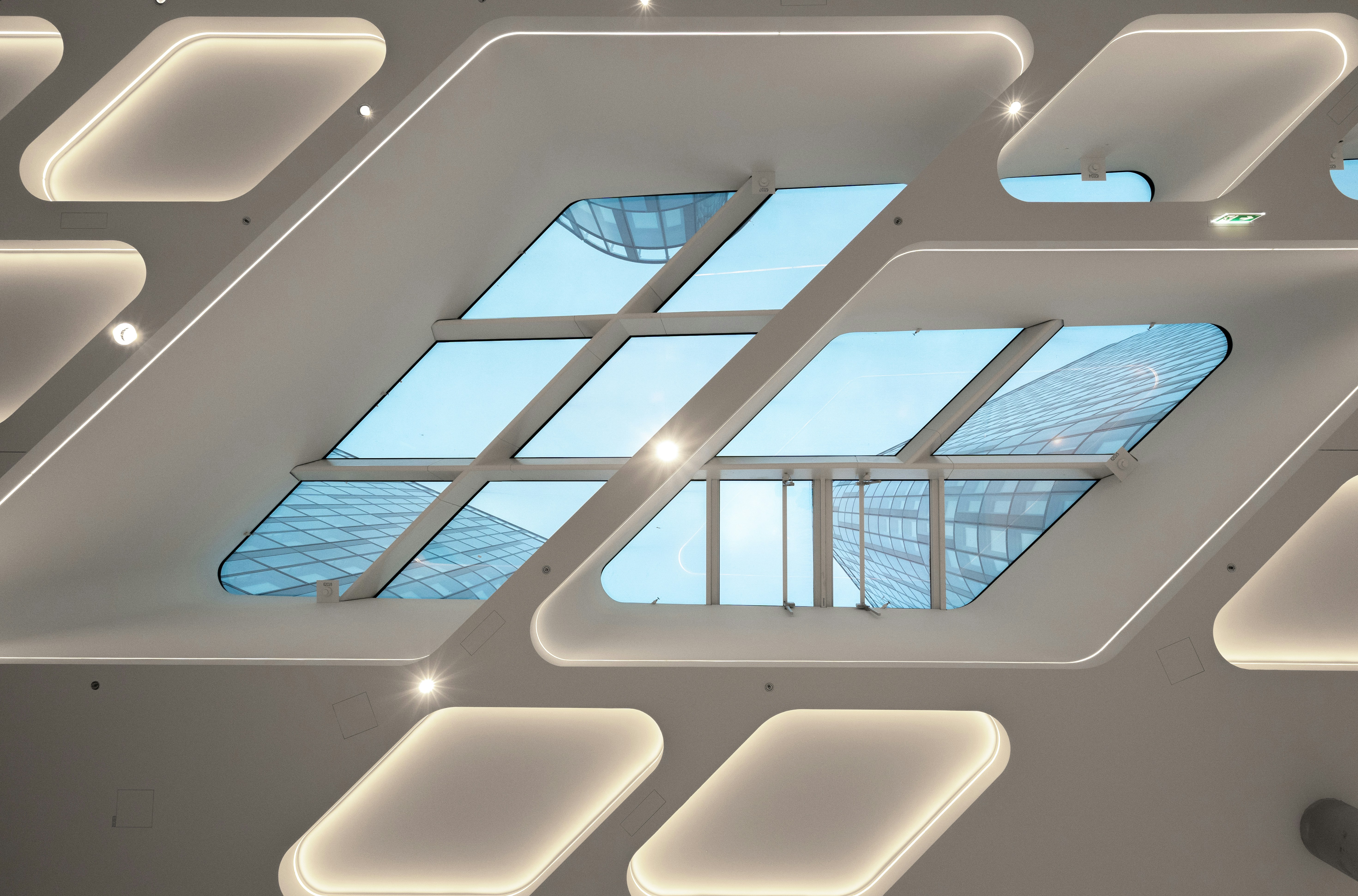 White framed multi-pane window photo – Free Blue Image on Unsplash