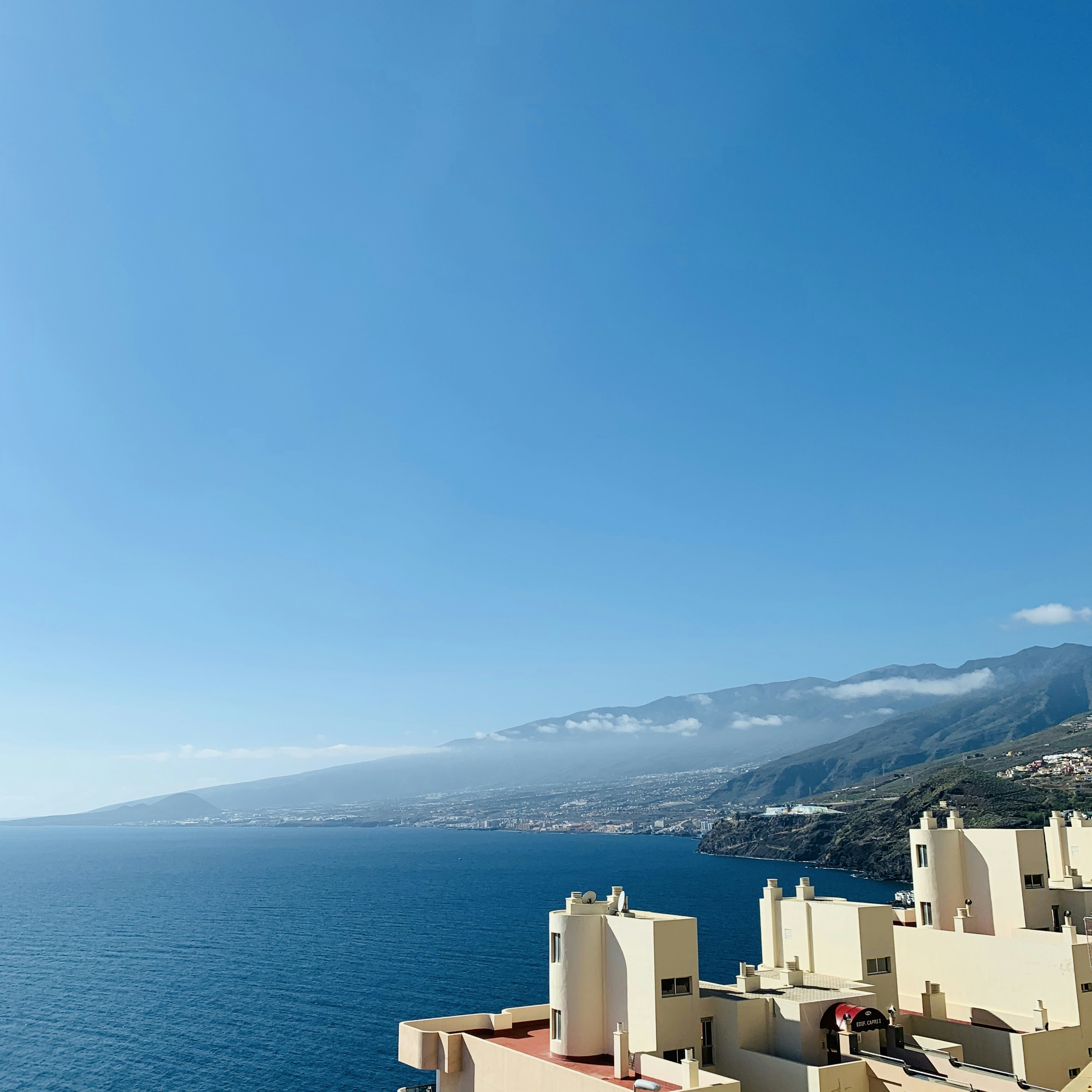 Coastal Serenity: A Horizon's Embrace