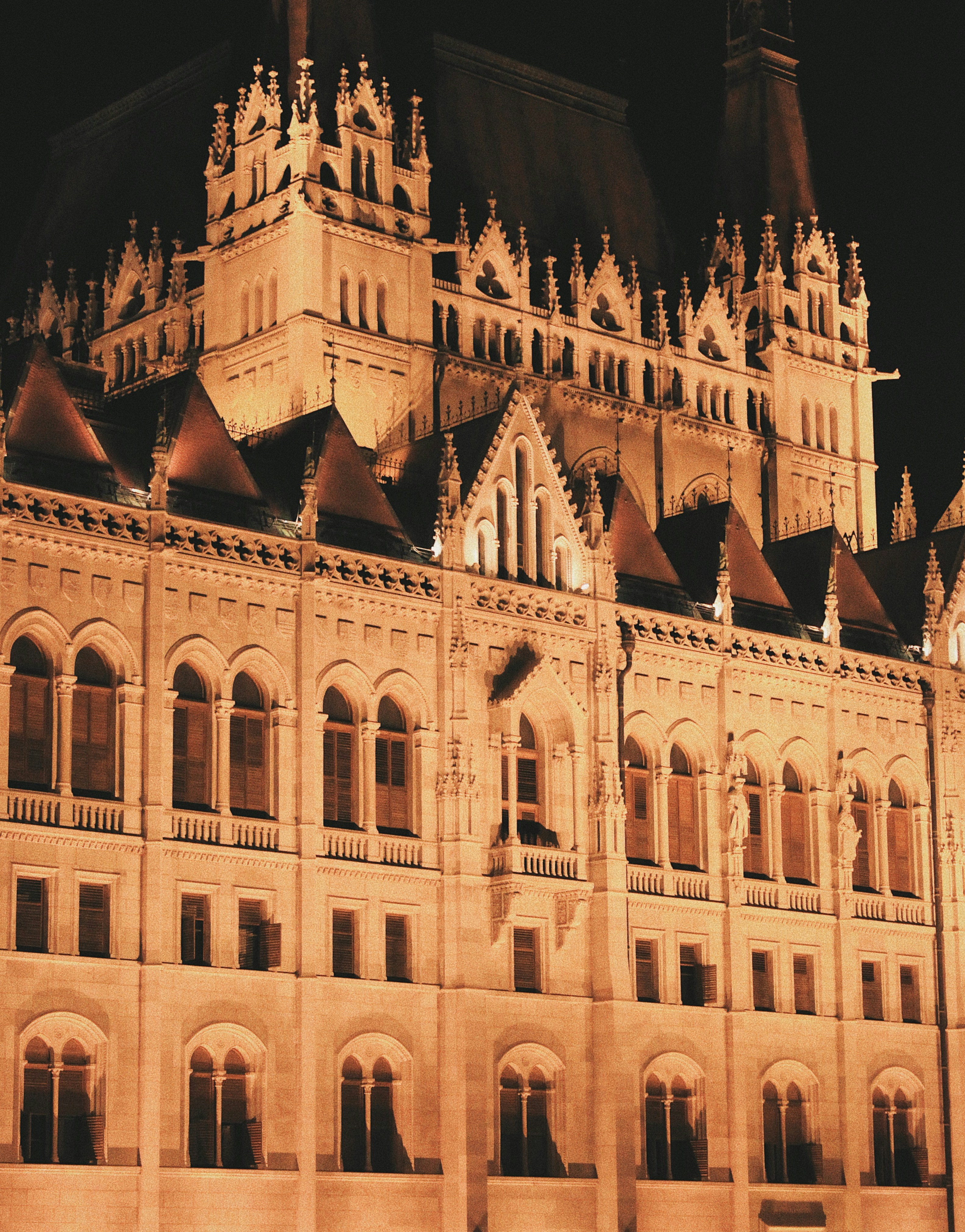 Lighted castle at night photo – Free Spire Image on Unsplash