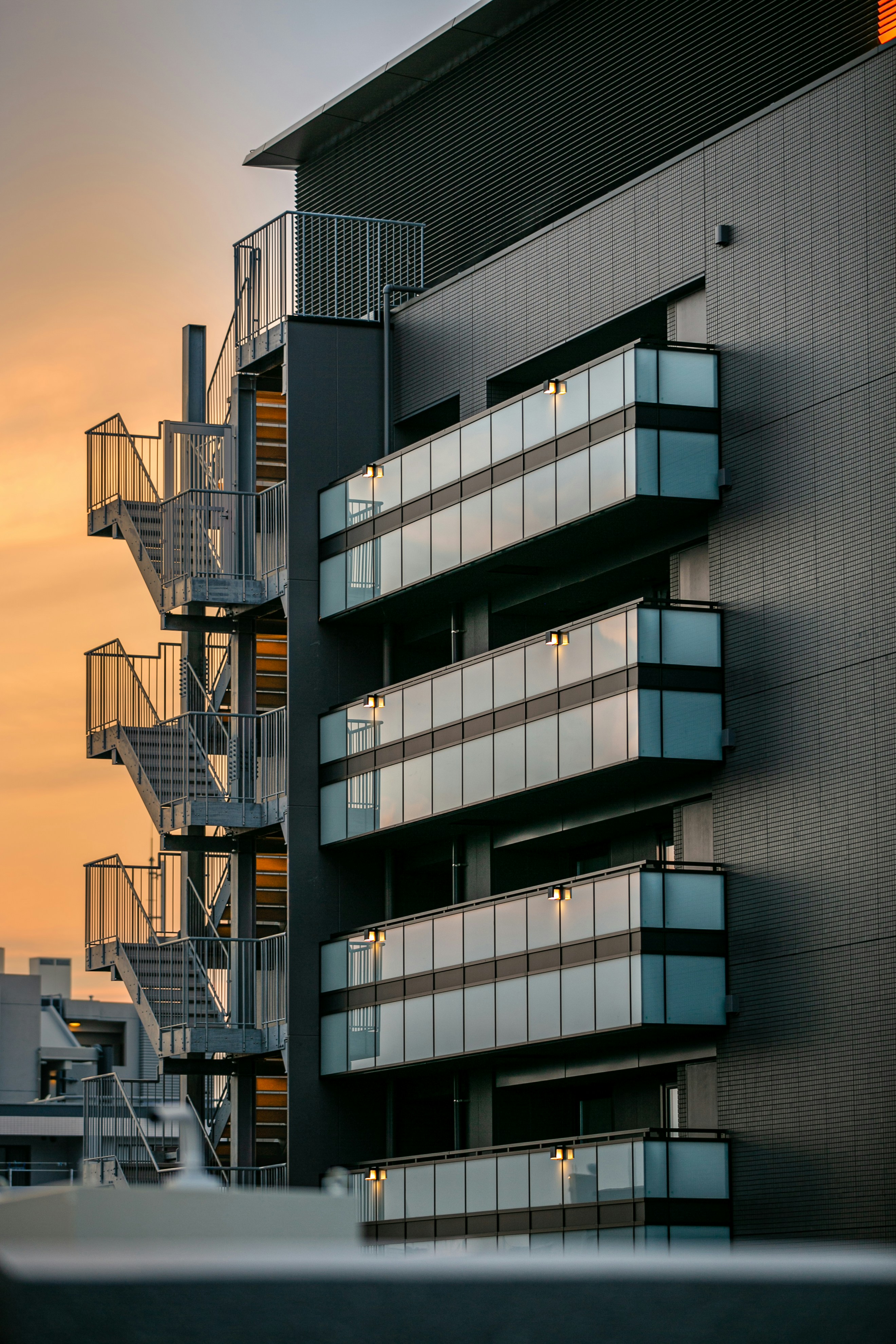 Grey high-rise building photo – Free Japan Image on Unsplash