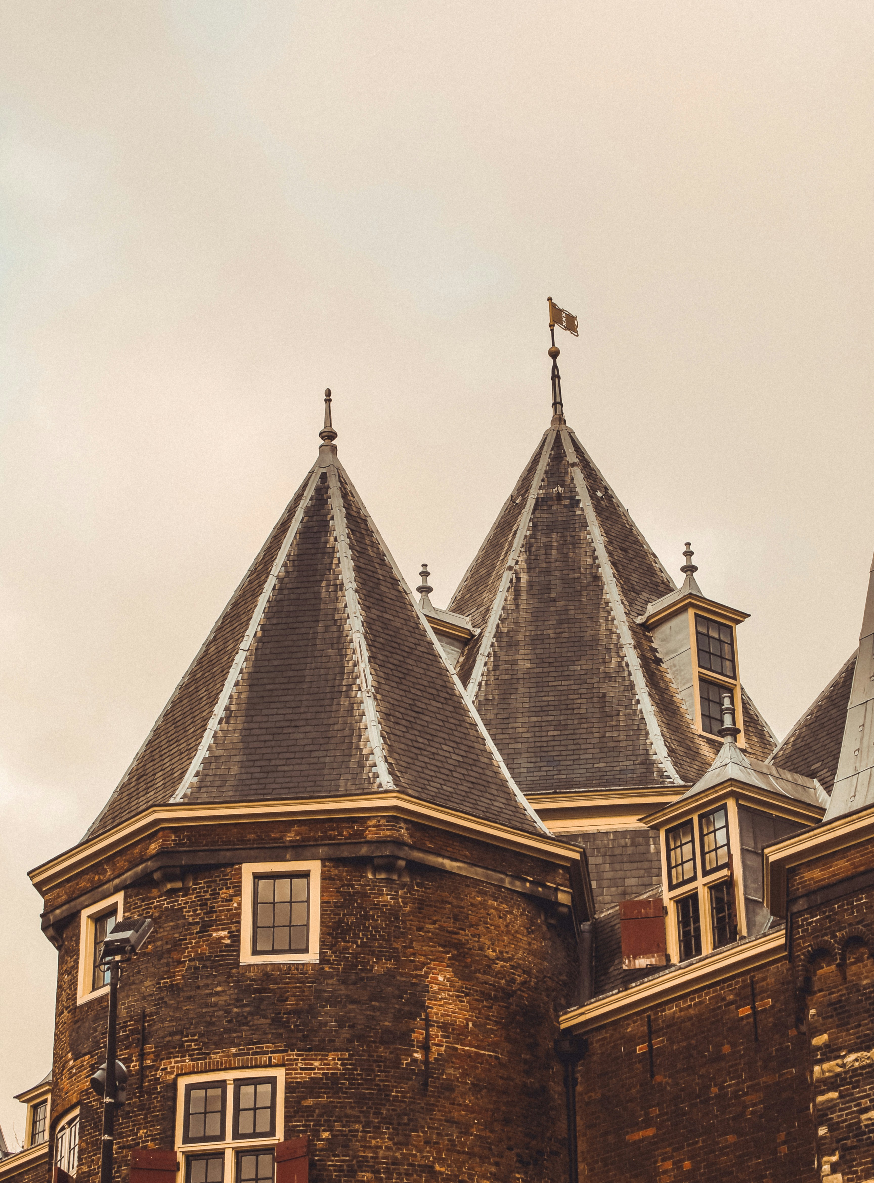 Foto Casa histórica de piedra marrón – Imagen Países Baixos gratis en ...