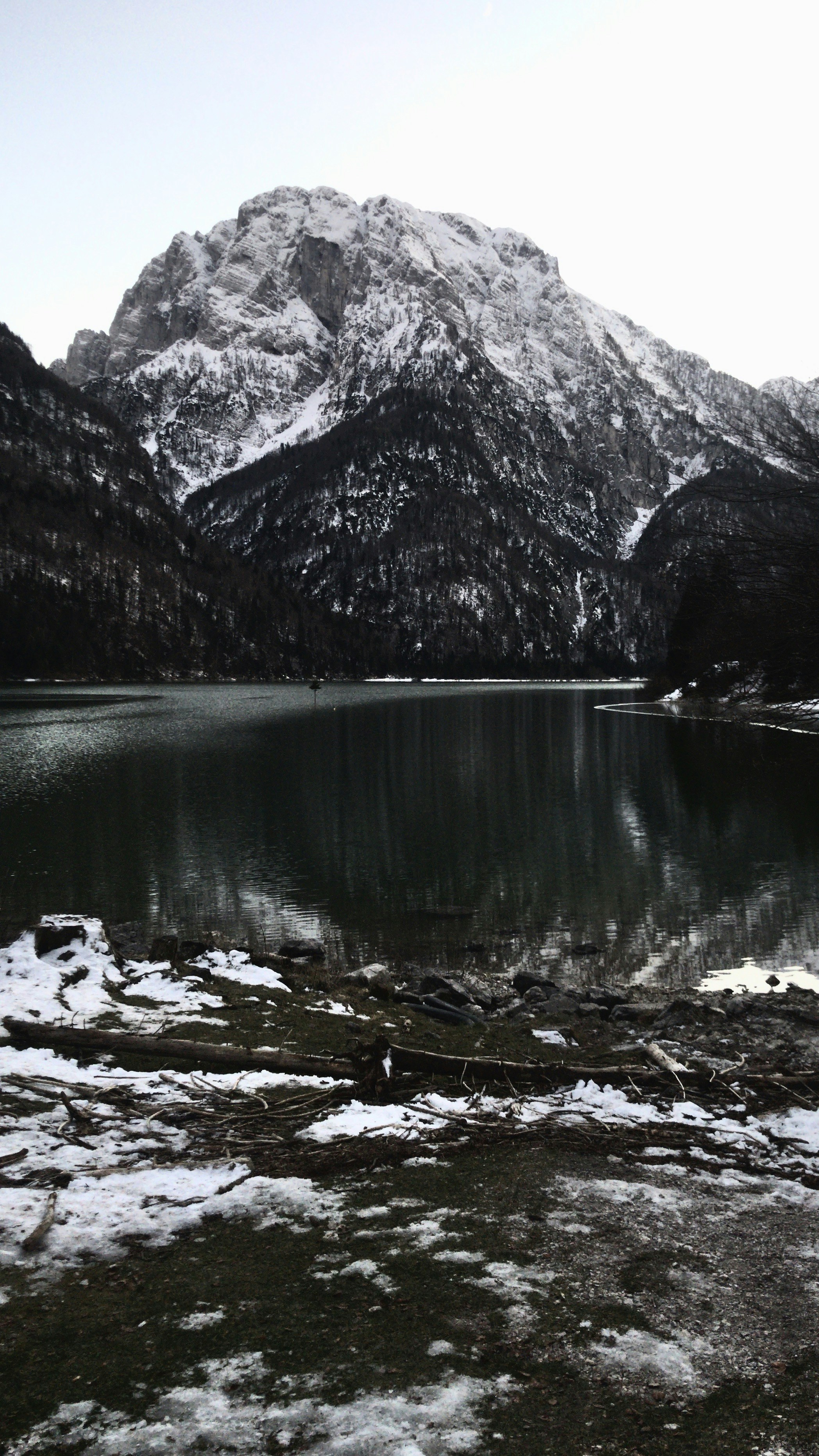 Fotografía de montaña foto – Imagen de Negro gratuita en Unsplash