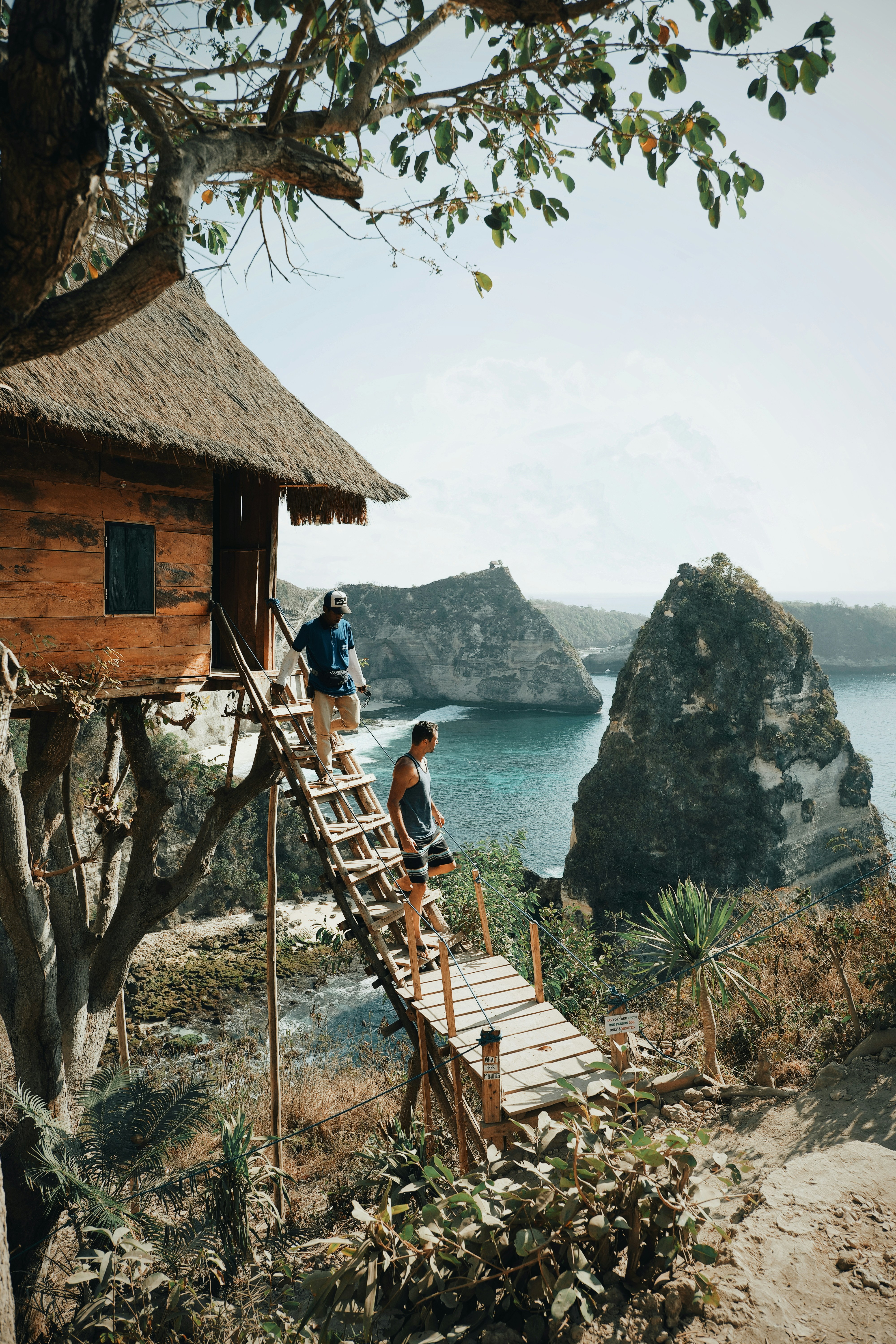 Cliffside Nest: A Seaside Stairs to a Treehouse Loft