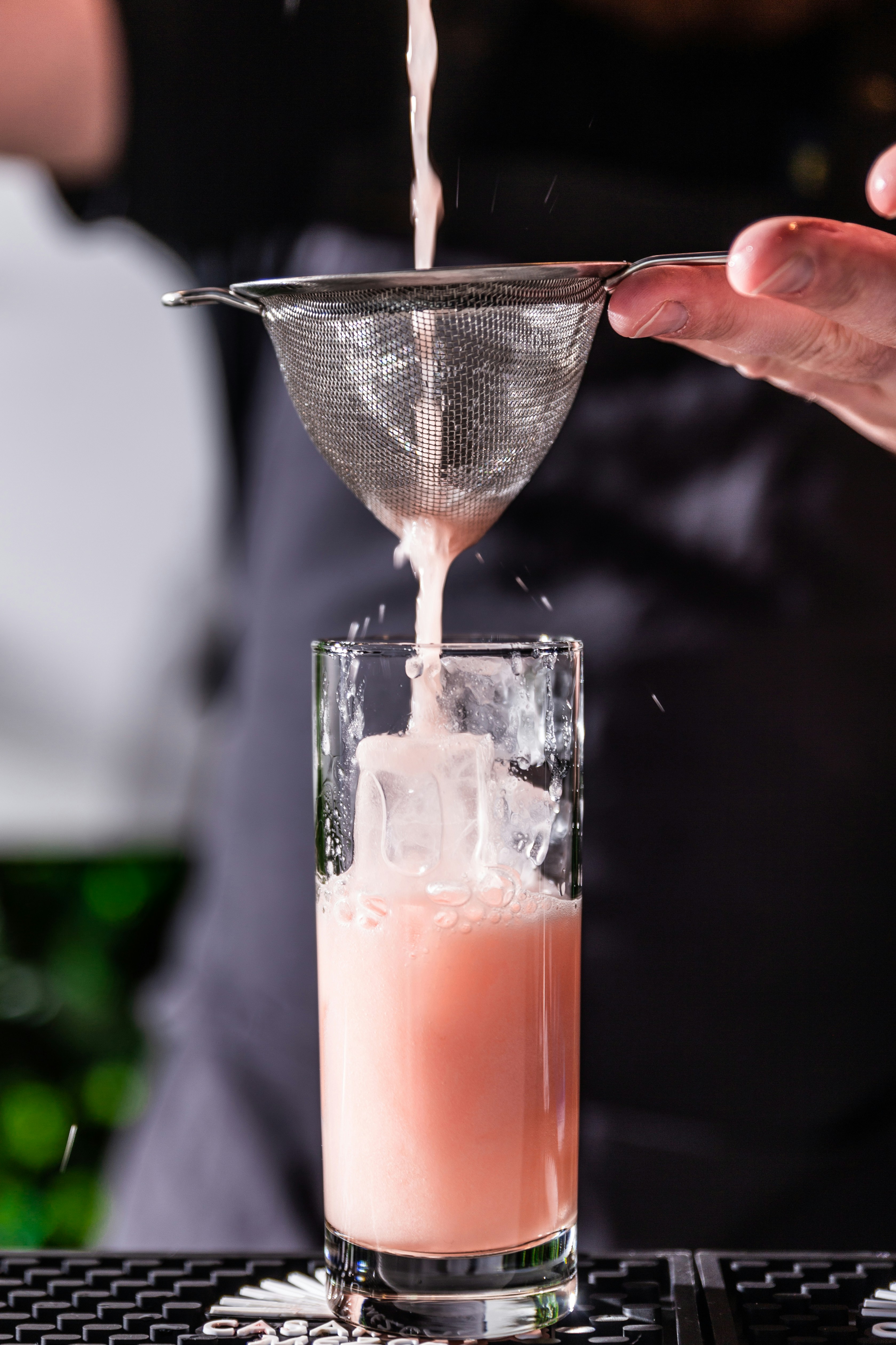 Person sifting beverage photo – Free El beso Image on Unsplash