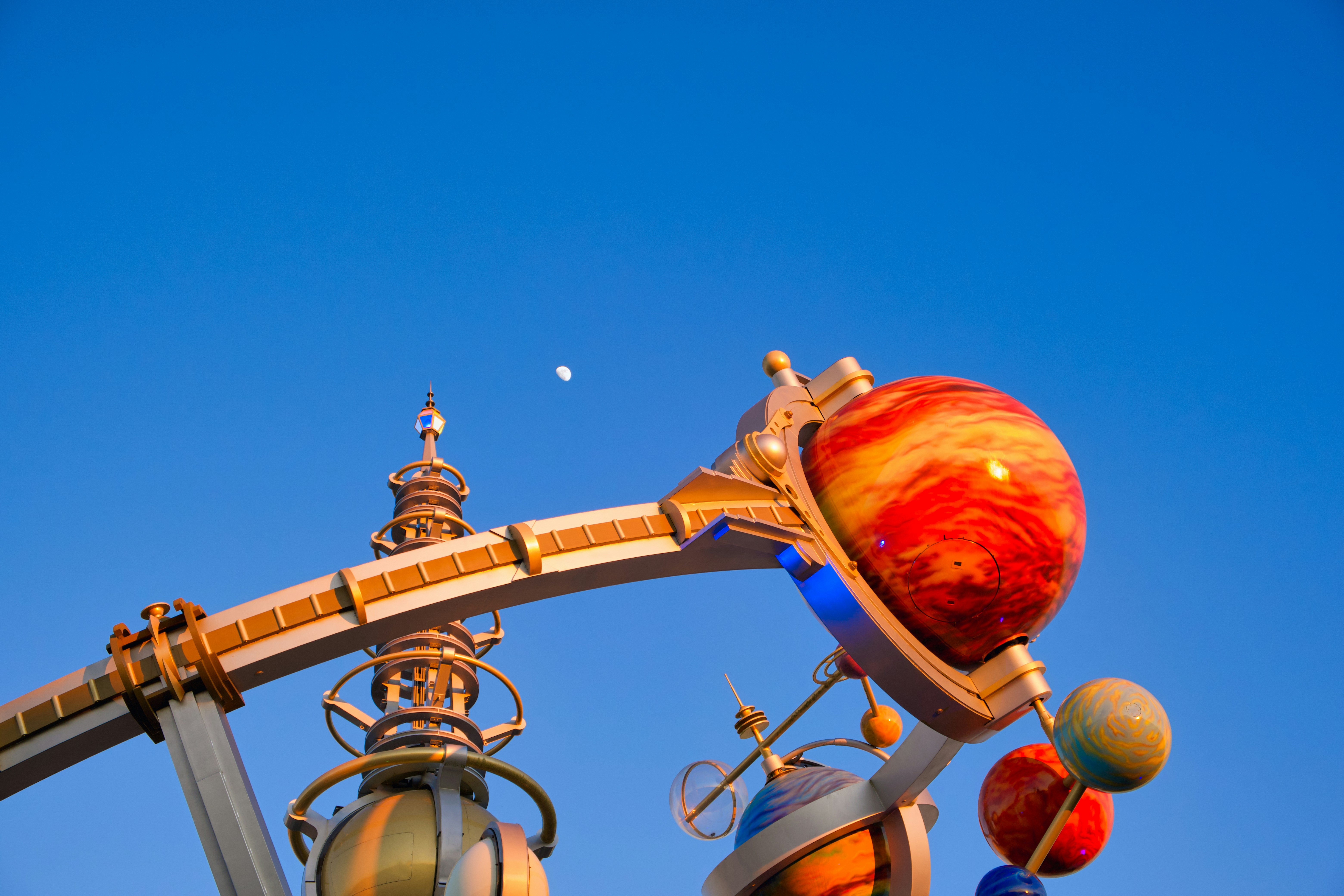 Brown Solar System tower photo – Free Space Image on Unsplash