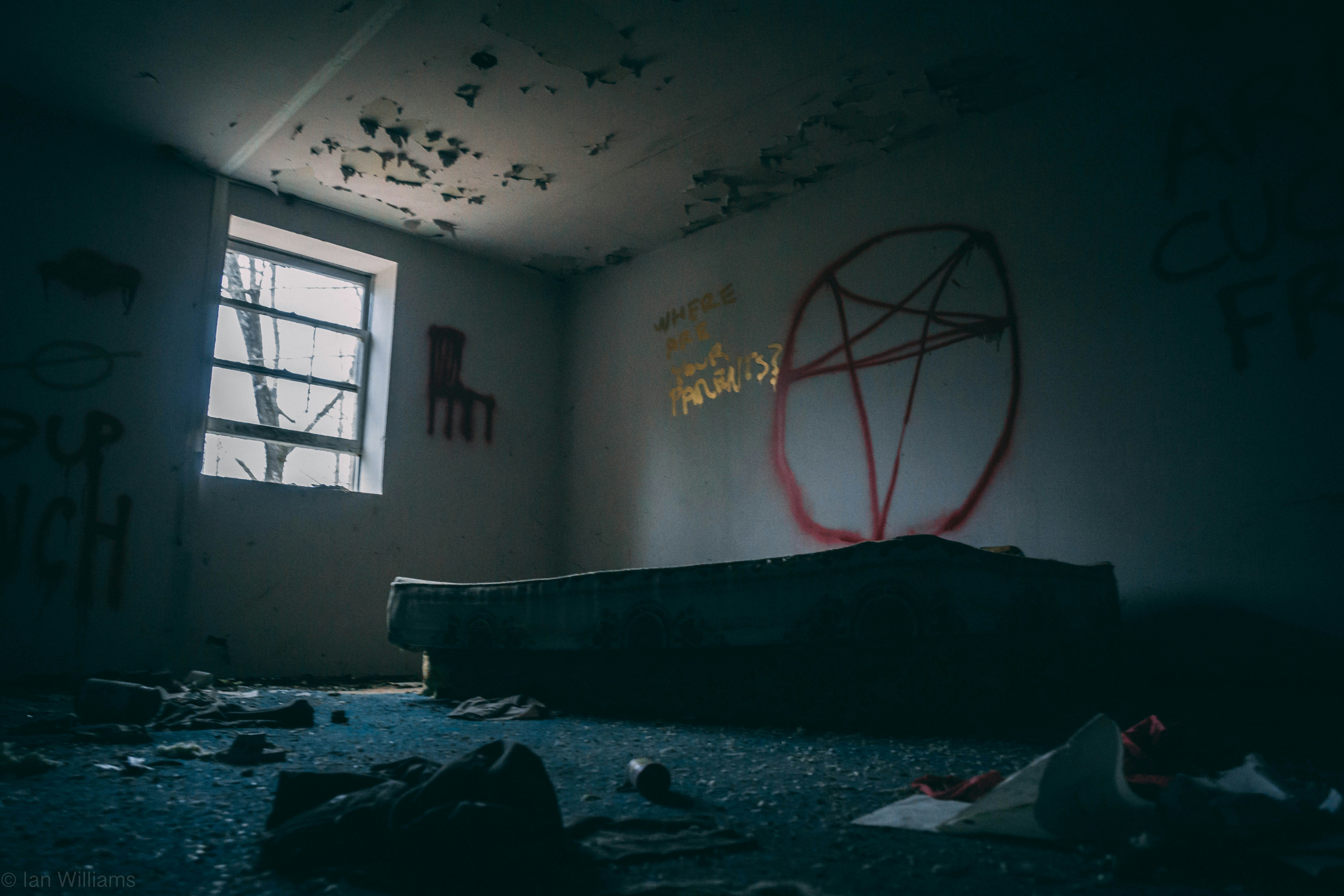 Bad Room Pictures | Download Free Images on Unsplash