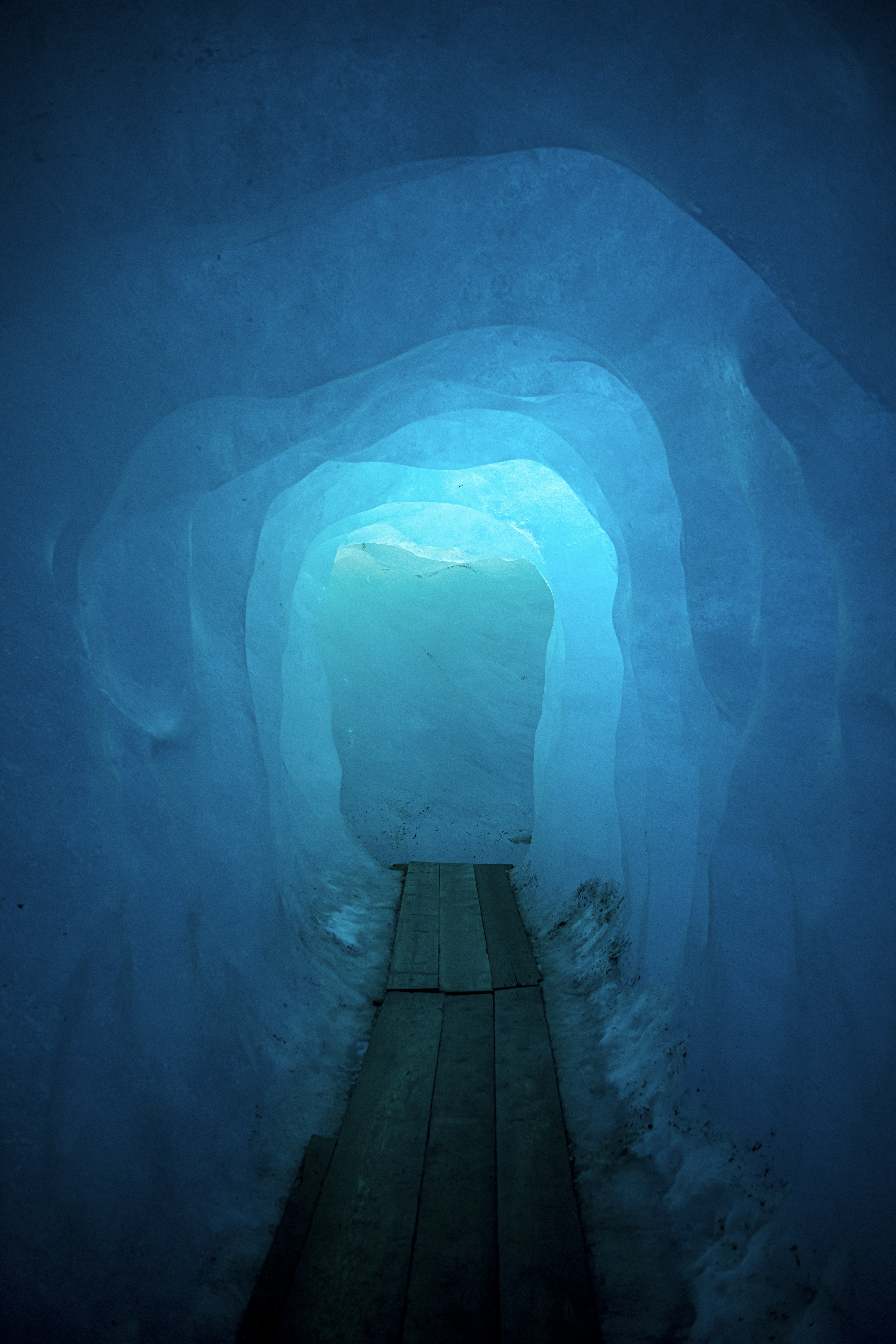 Ice tunnel photo – Free Blue Image on Unsplash