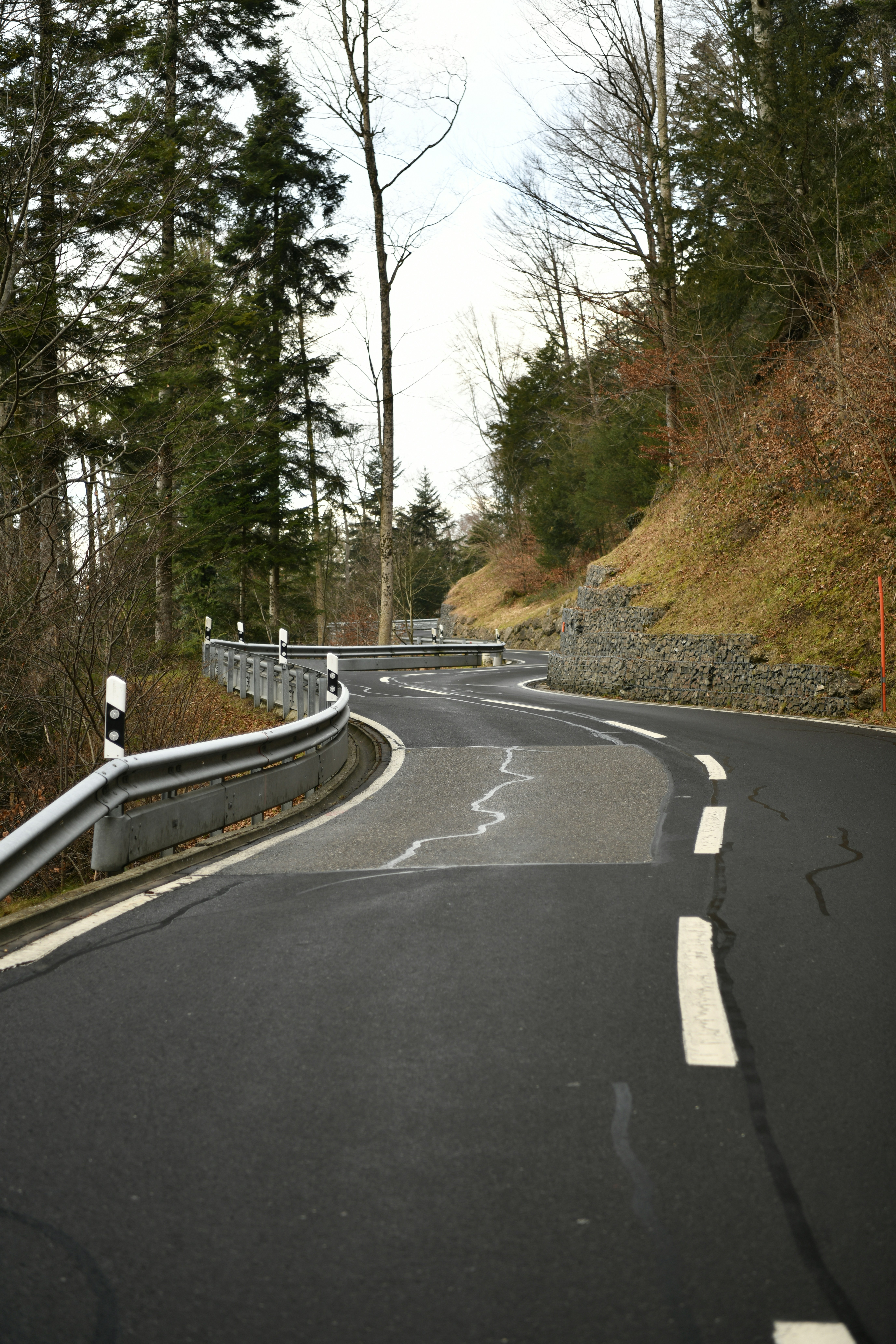 Chaussée de route courbe photo – Photo Unterägeri Gratuite sur Unsplash