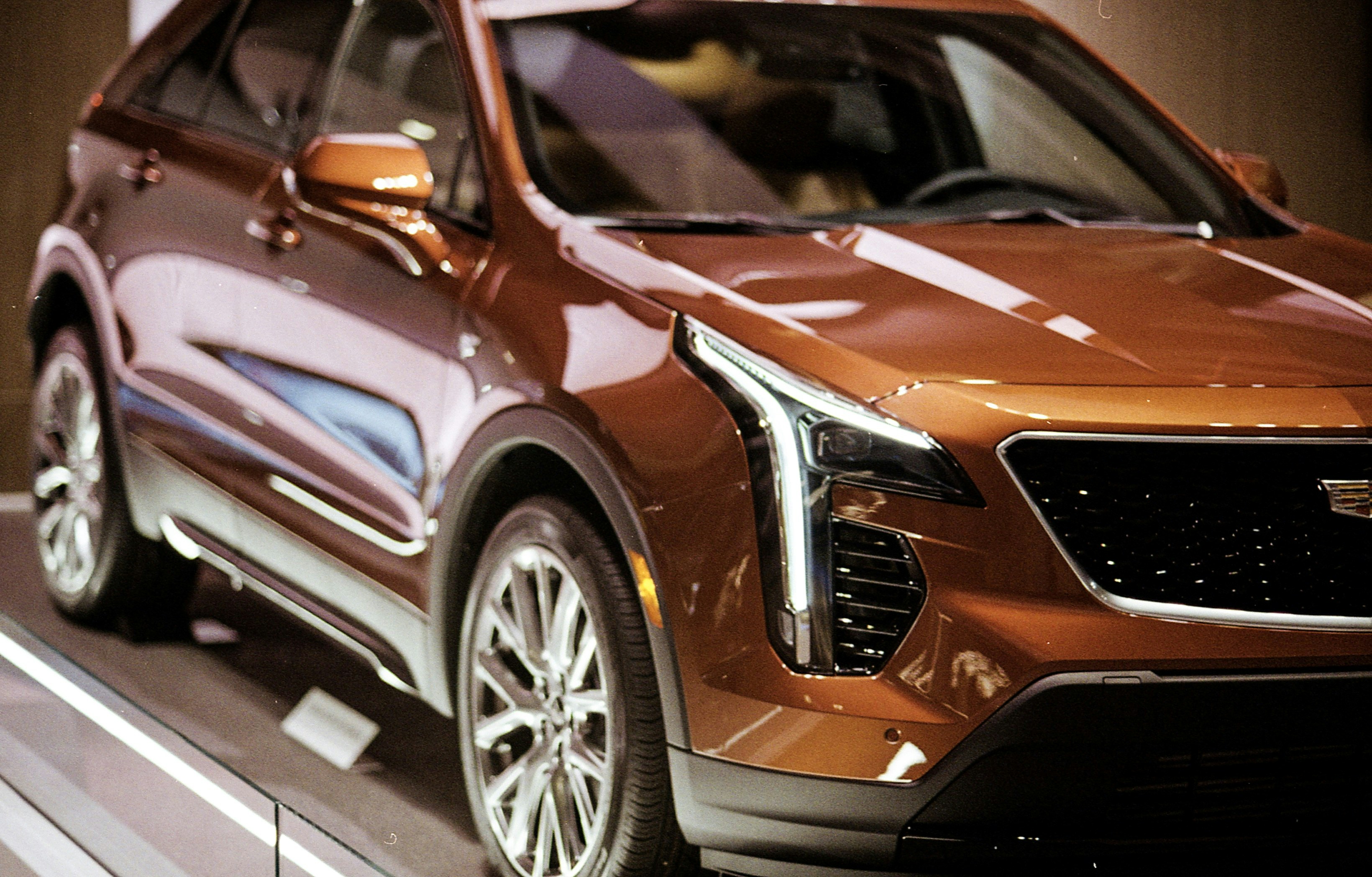 Brown Cadillac SUV photo – Free Usa Image on Unsplash