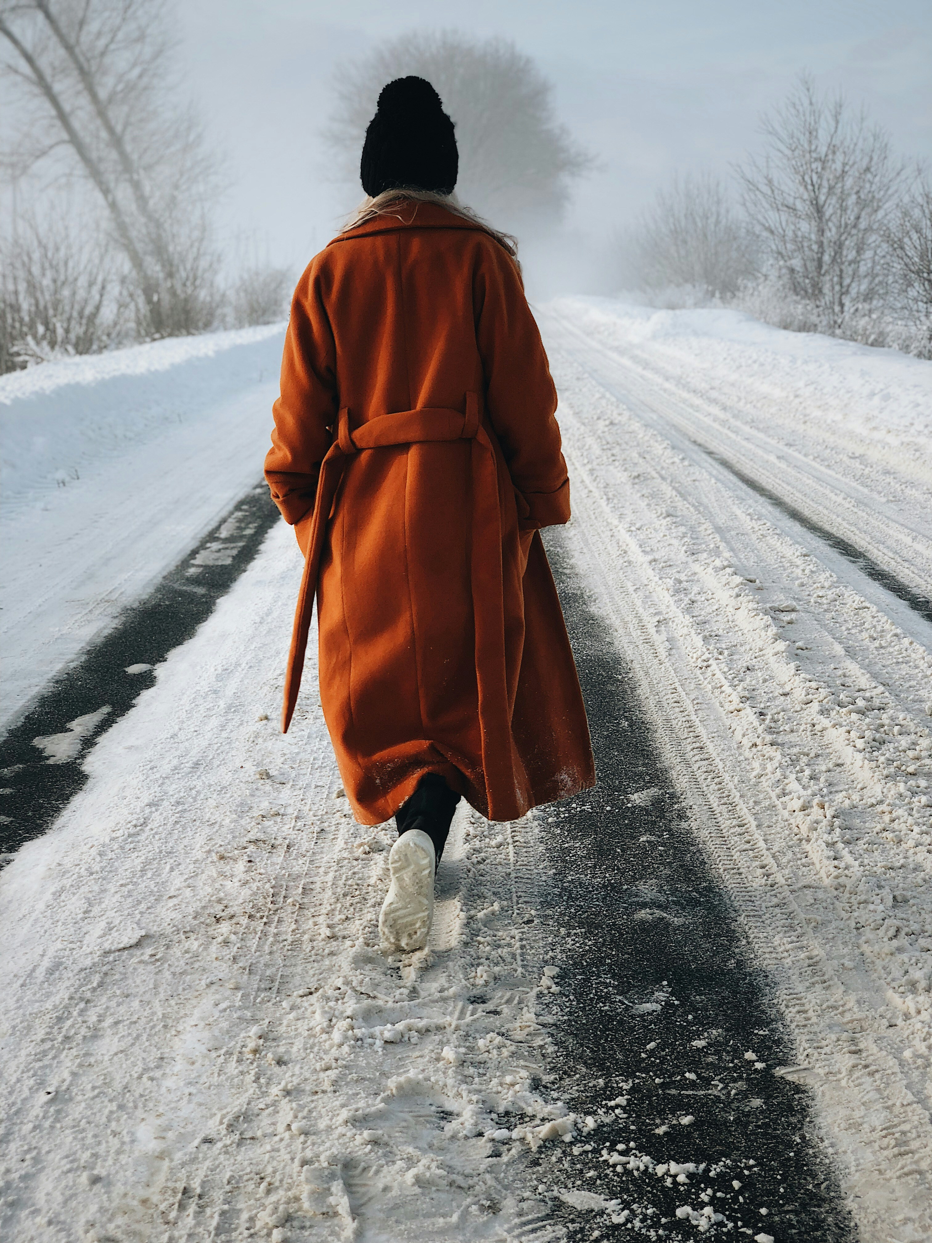 Woman in brown overcoat photo – Free Fashion Image on Unsplash