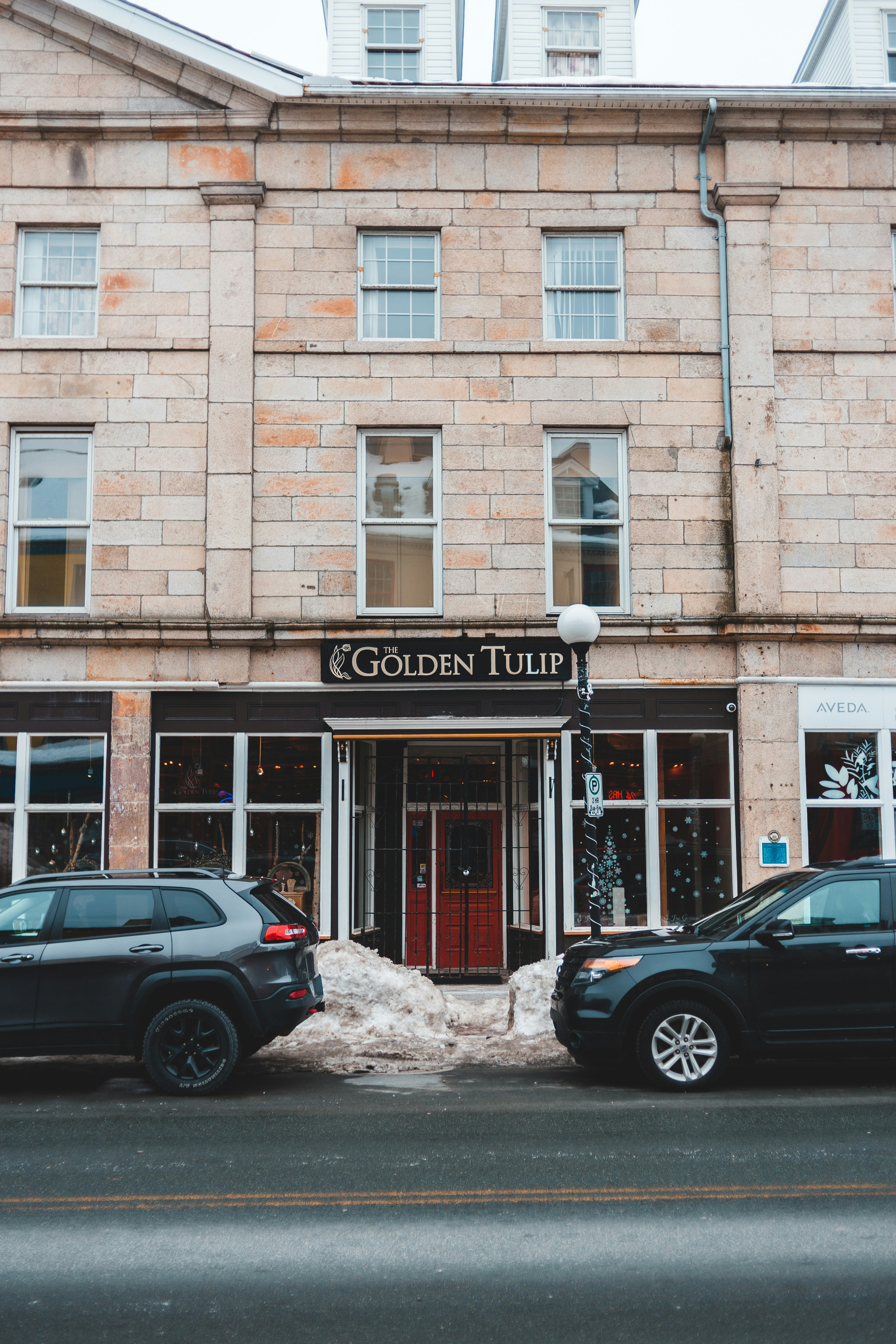 Golden Tulip building photo – Free Grey Image on Unsplash