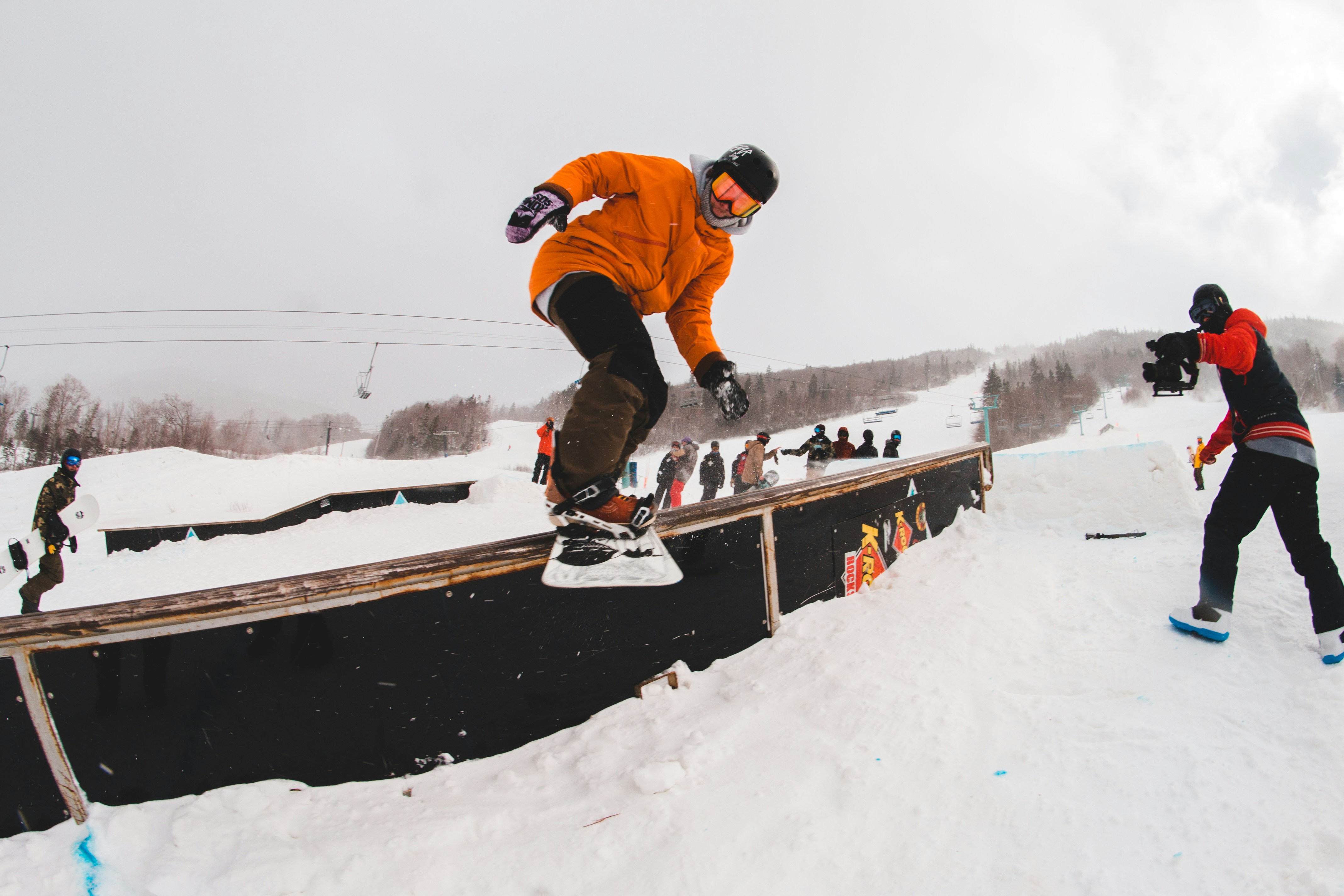 Man playing snowboard photo – Free Human Image on Unsplash