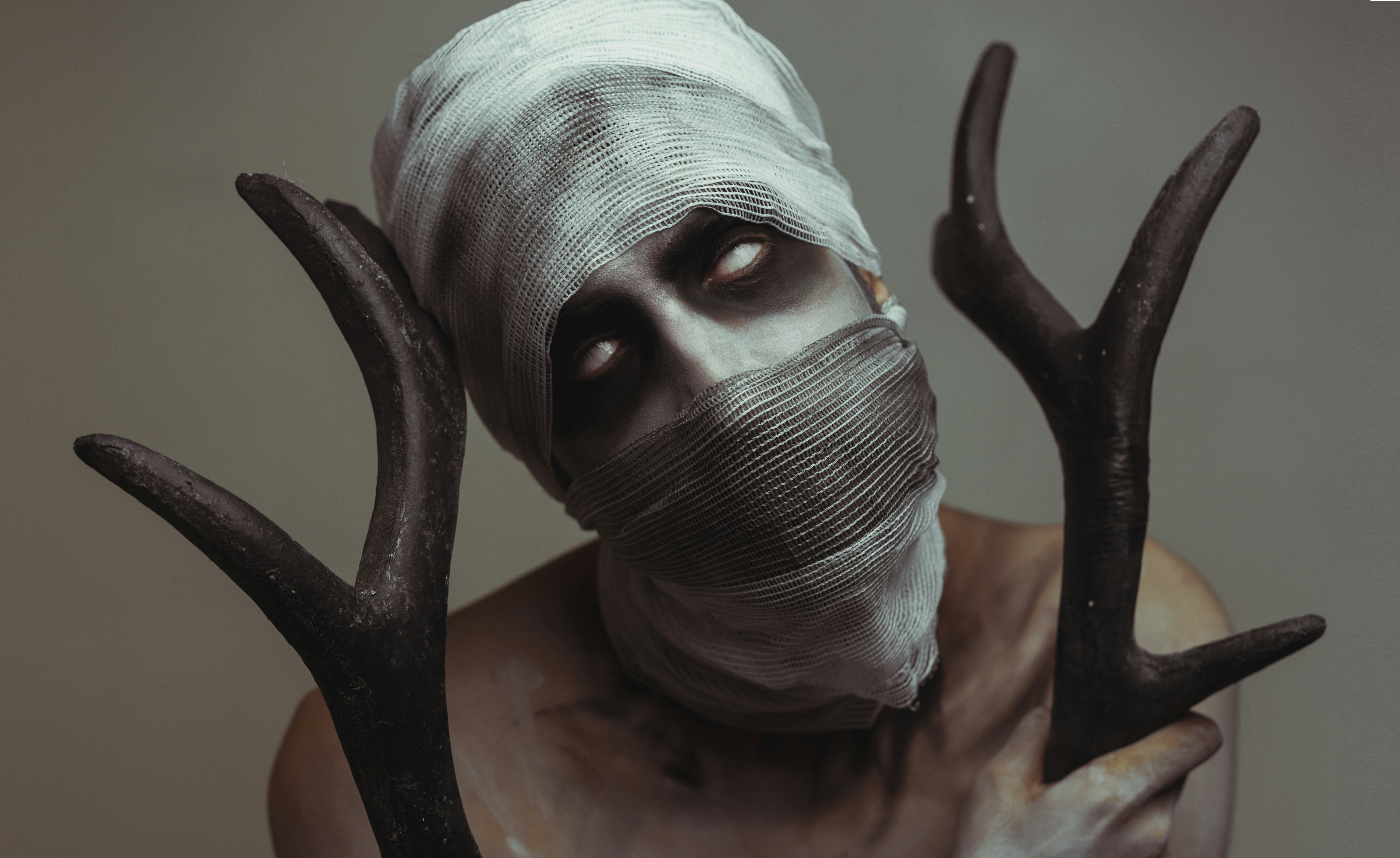 Man holding antler horns photo – Free Iranian people Image on Unsplash