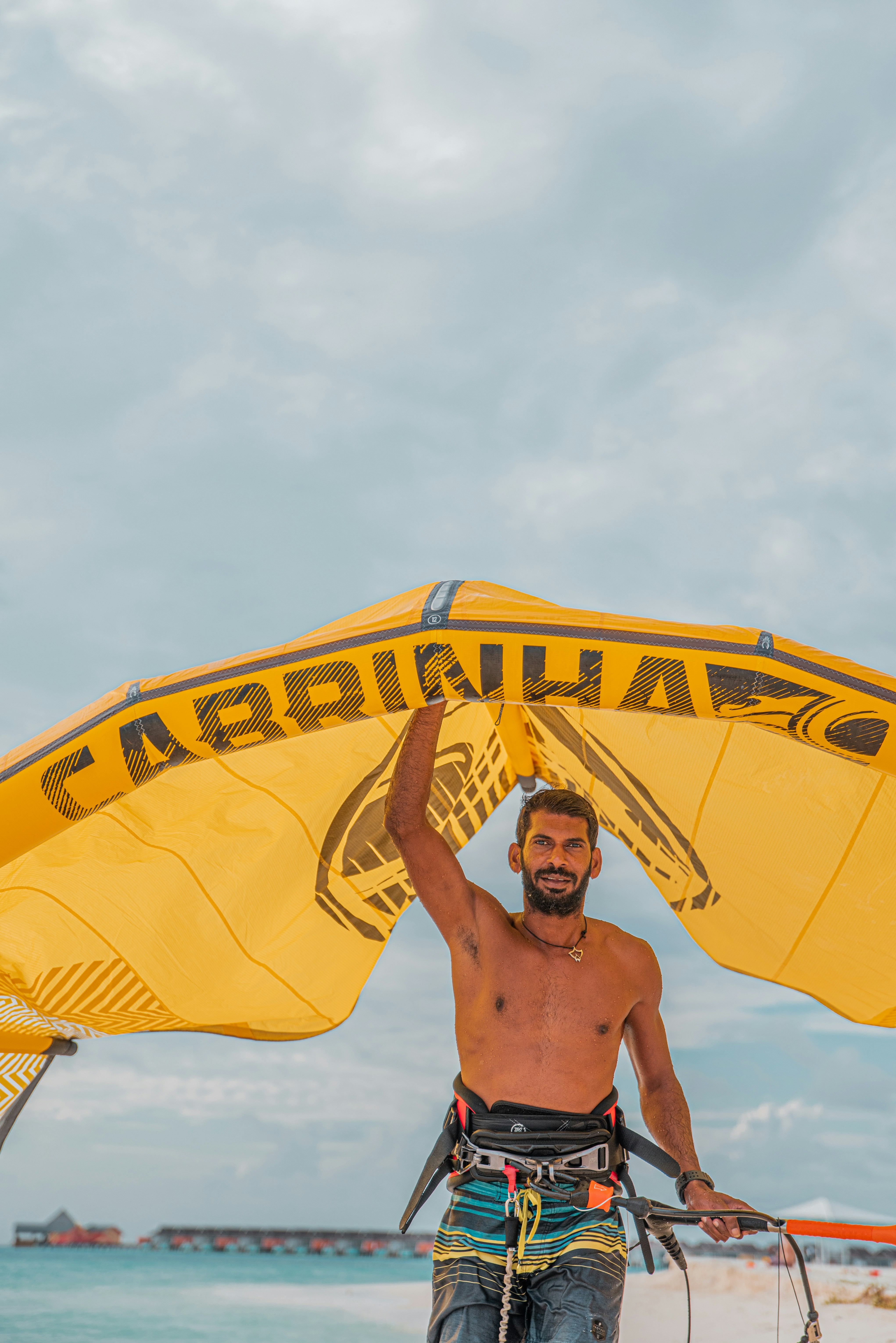 A man holding a parasol on the beach photo – Free Human Image on Unsplash