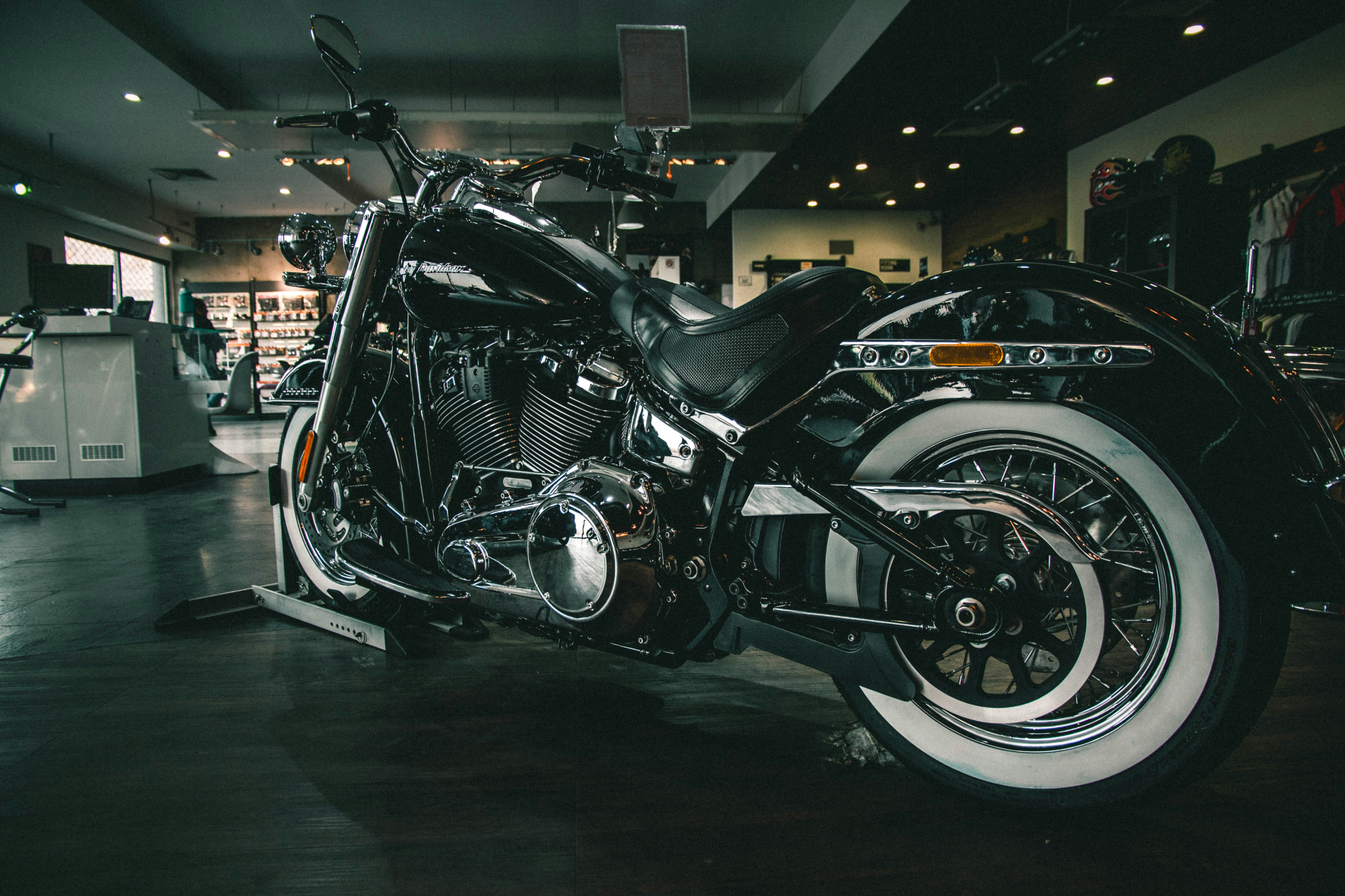 Black and silver cruiser motorcycle photo – Free Grey Image on Unsplash