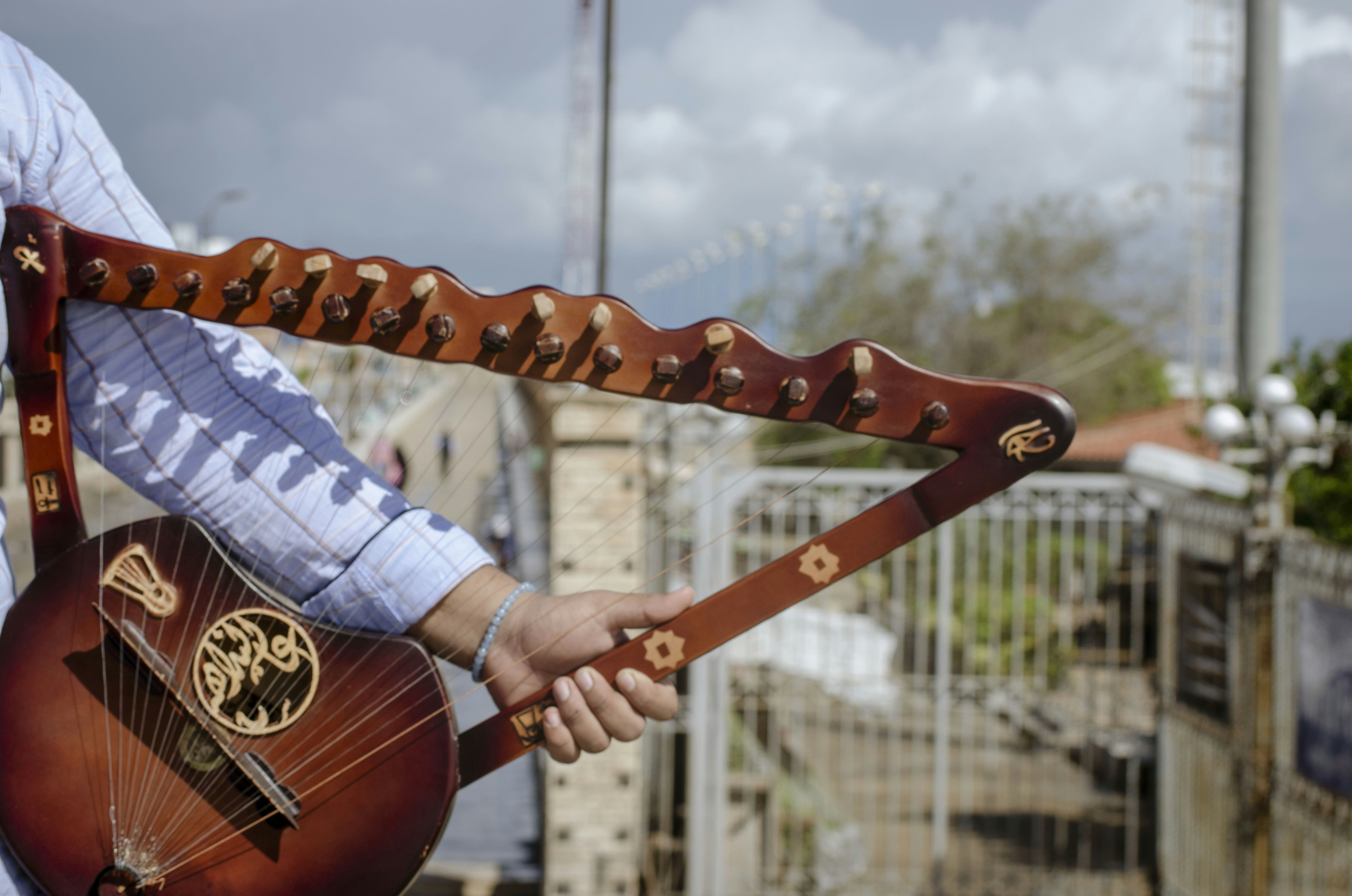 String Echo: Hands Grip the Vintage Resonance